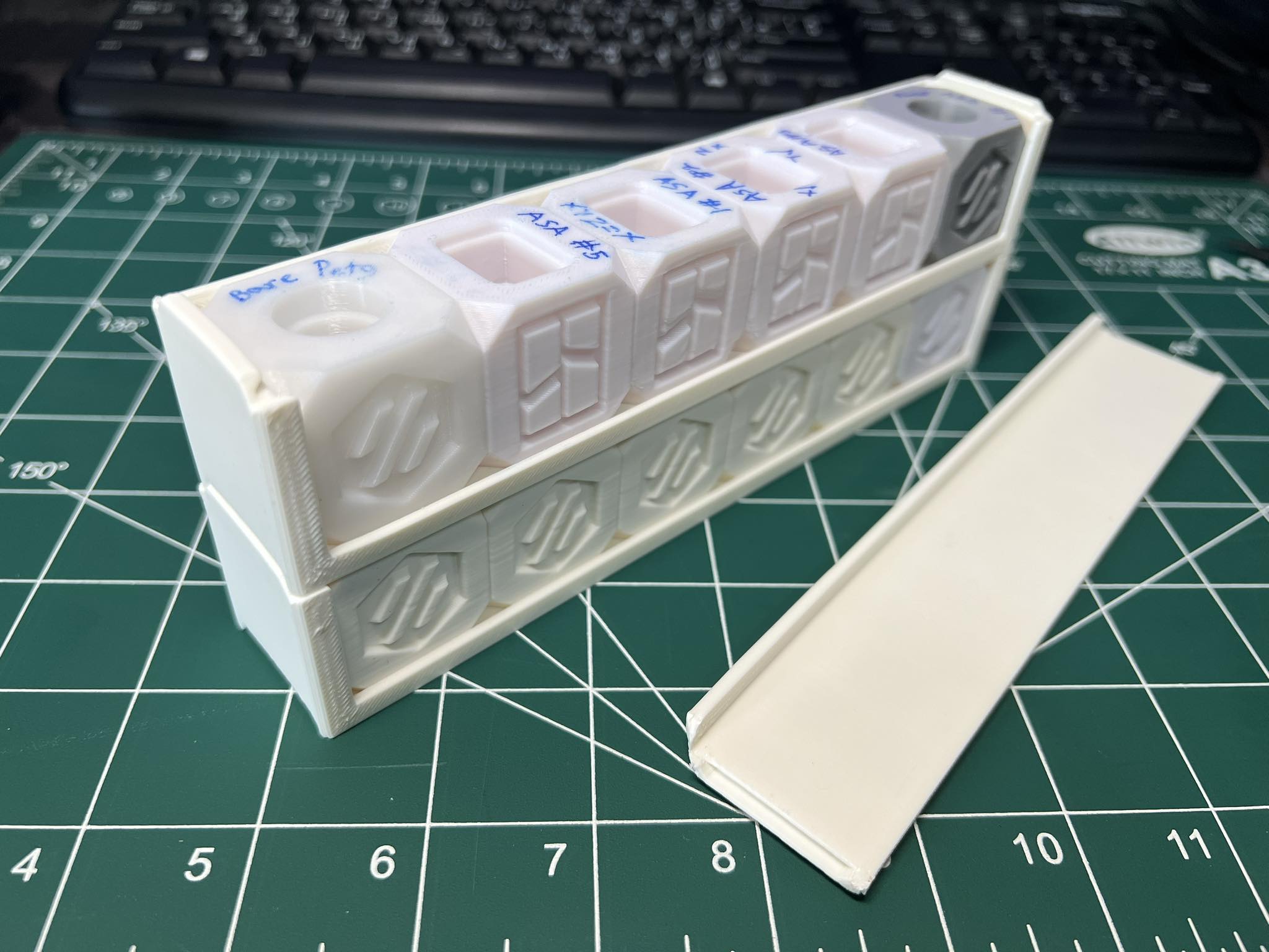 Stackable cube shelf for 30 mm. printed cube. by Hitech.Jkkw | Download ...