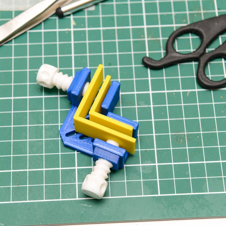 Mini Craft Corner Clamp by Clockspring | Download free STL model ...