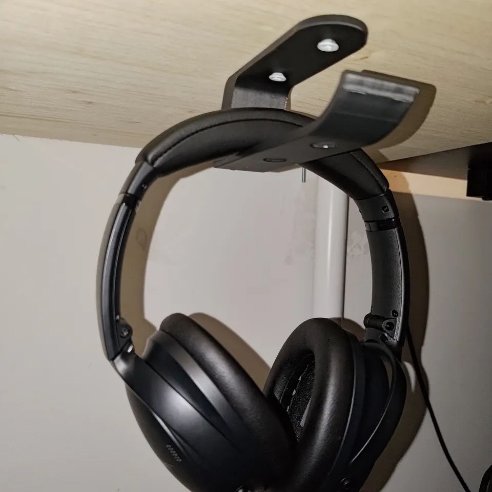Under Desk headphone holder by Ludo | Download free STL model ...