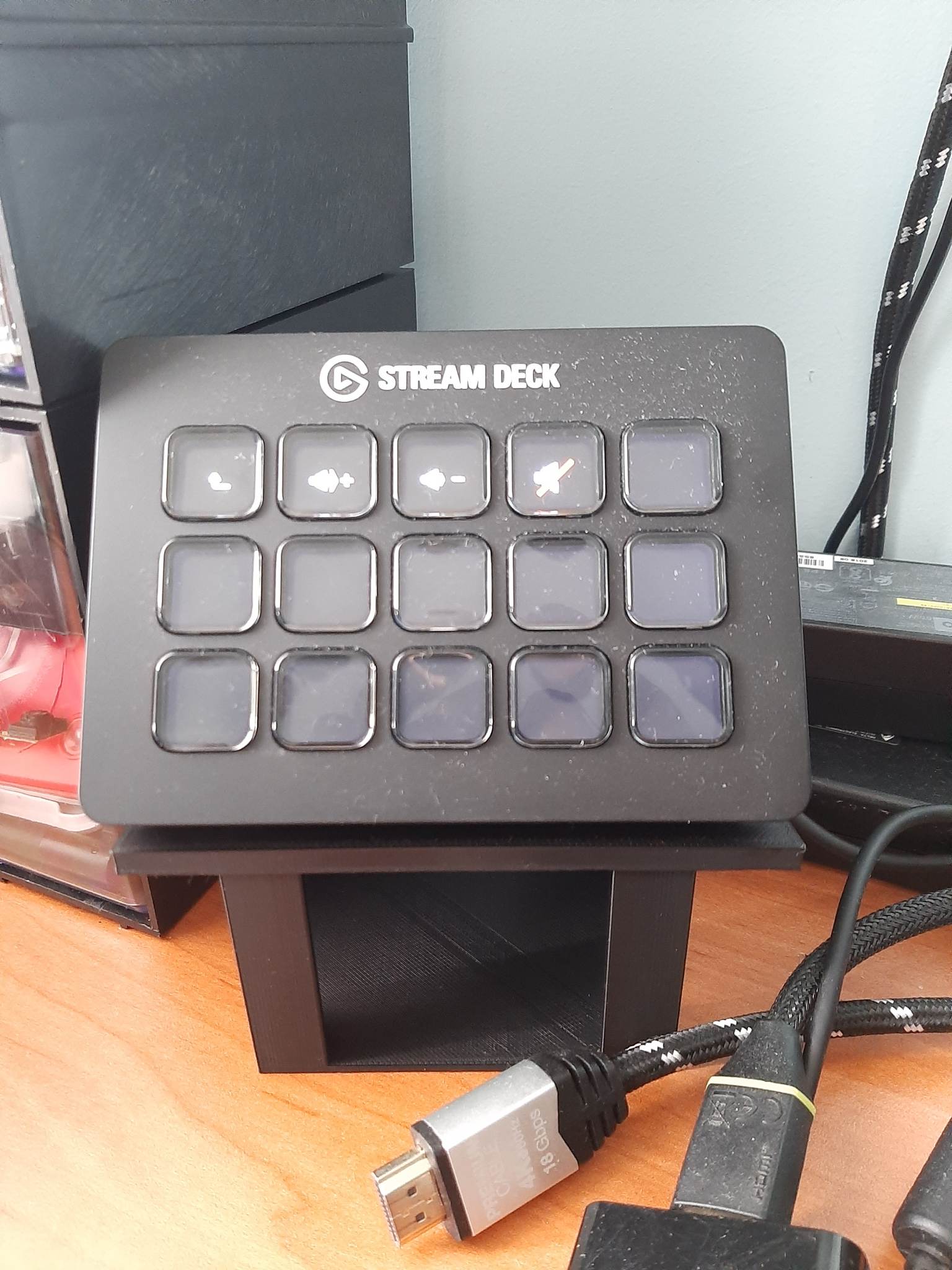 Stream deck stand por Paweł Rosa | Descargar modelo STL gratuito ...