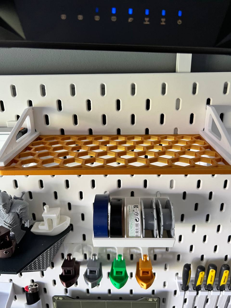 Hex shelf for Skadis brackets mount by 3d_printing_room | Download free ...