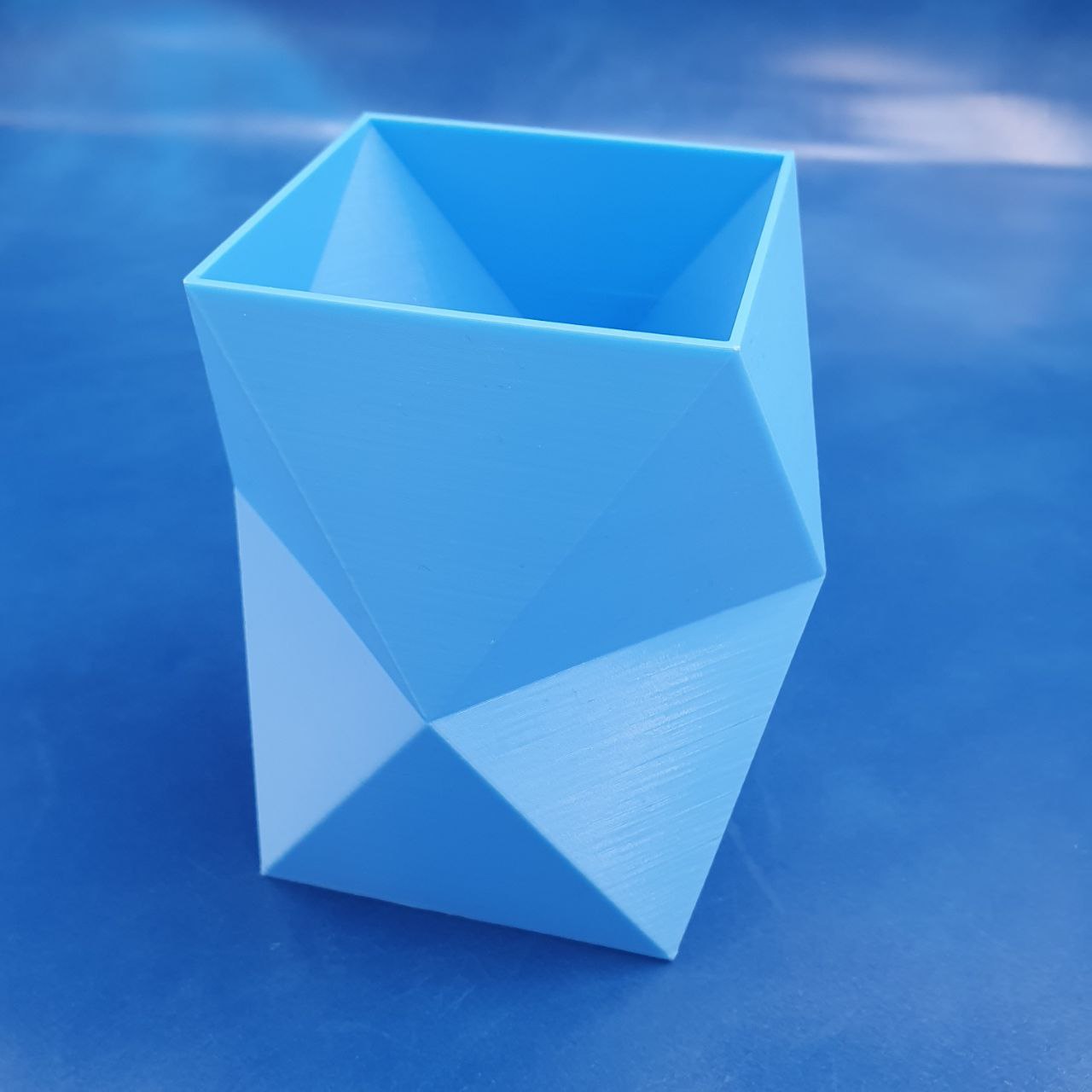 LOWPOLY PEN HOLDER by Spades 3D Printing | Download free STL model ...