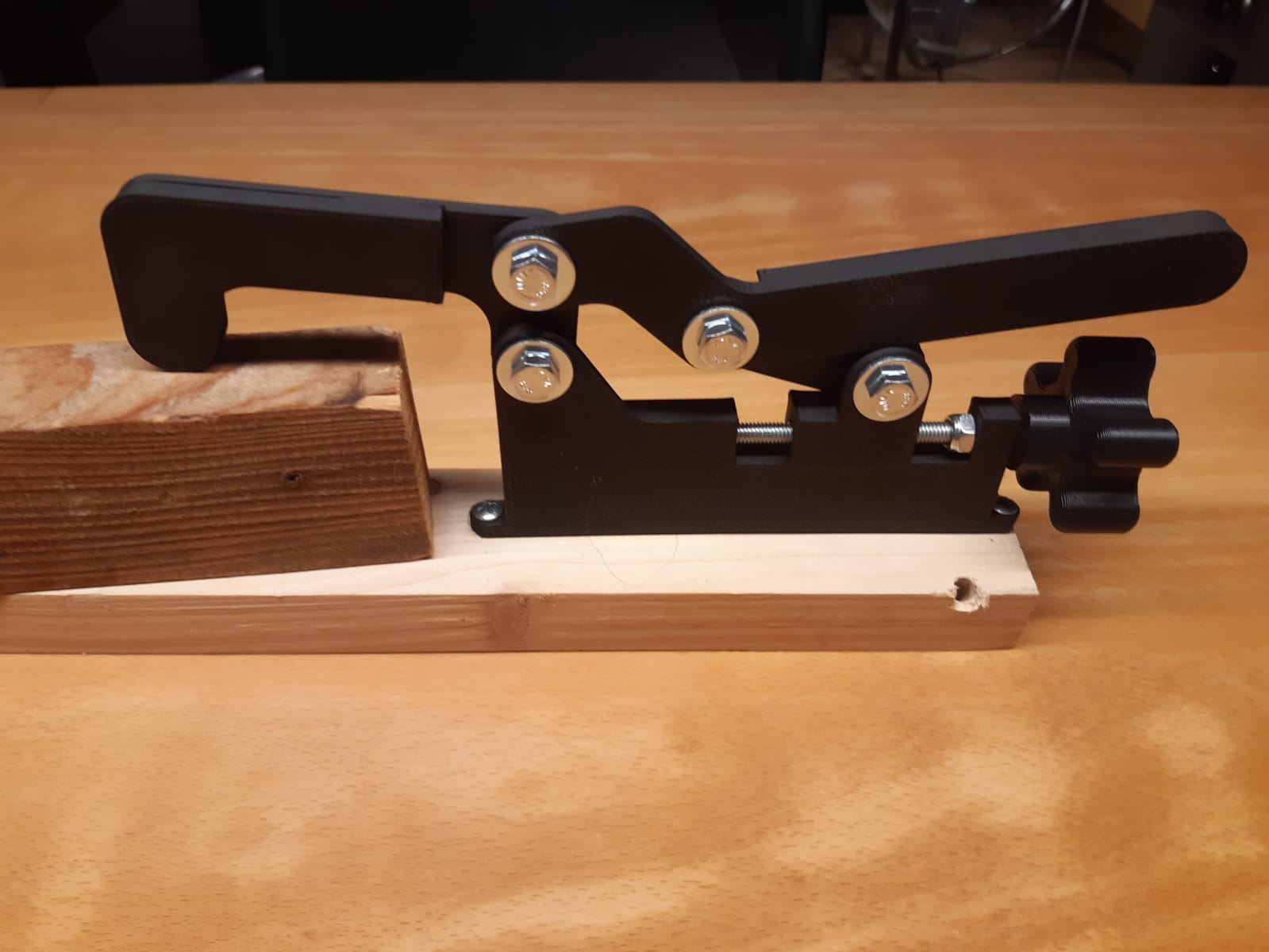 variable horizontal toggle clamp by pflotschhoger | Download free STL ...