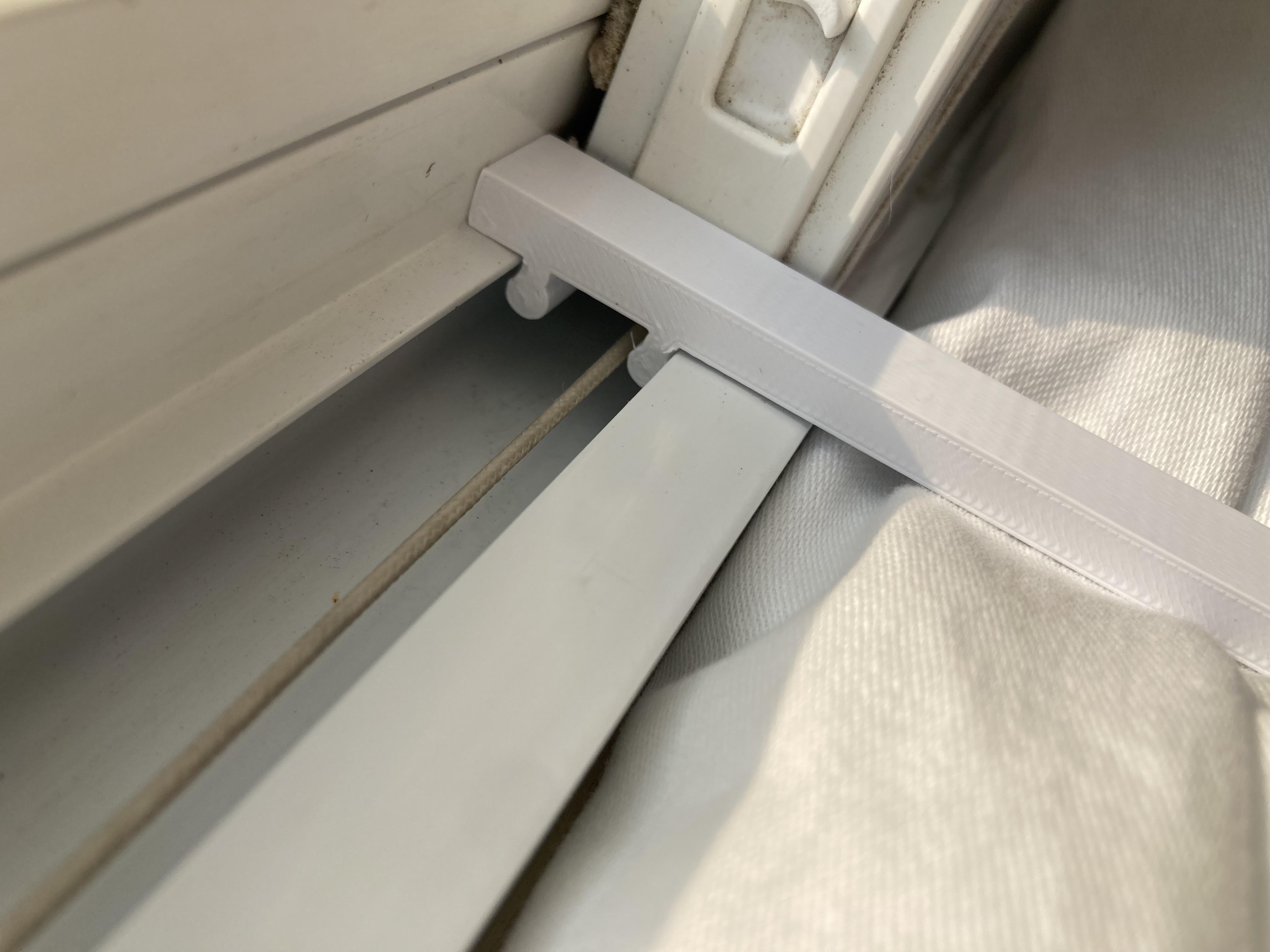 Vinyl Window Drape Holder by sleepyhead | Download free STL model ...