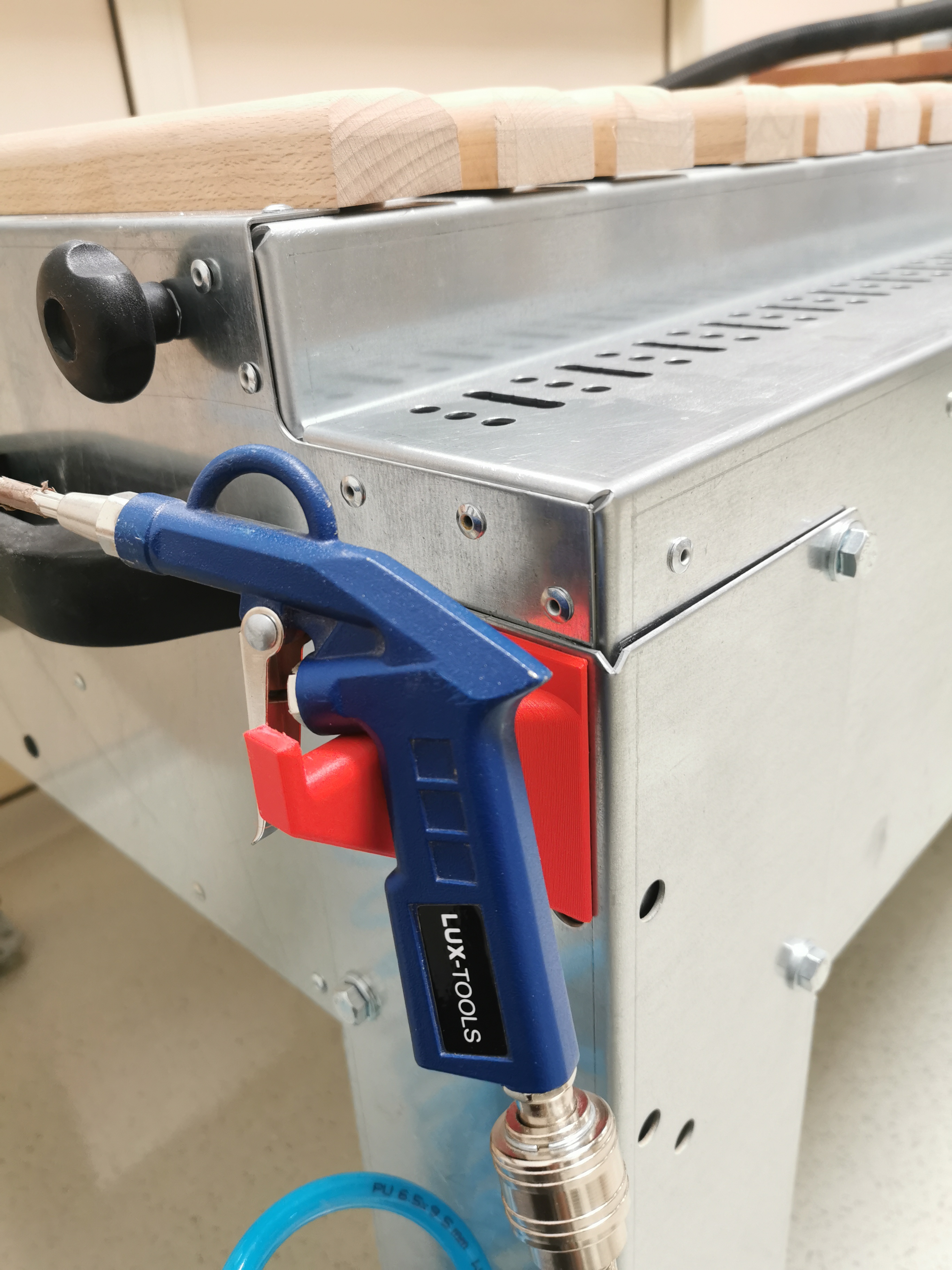 Halterung Druckluft-Pistole / Air gun hook by Innovation Lab FHWN ...