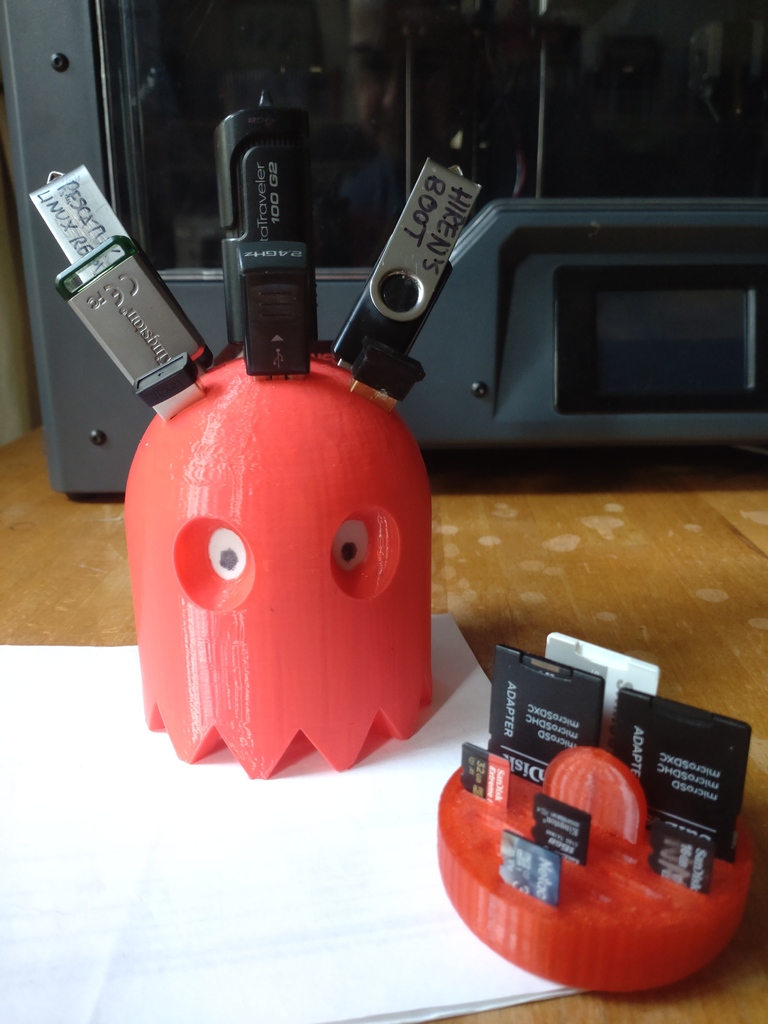 PacMan ghost USB/Cards storage by Andreagattonero | Download free STL ...