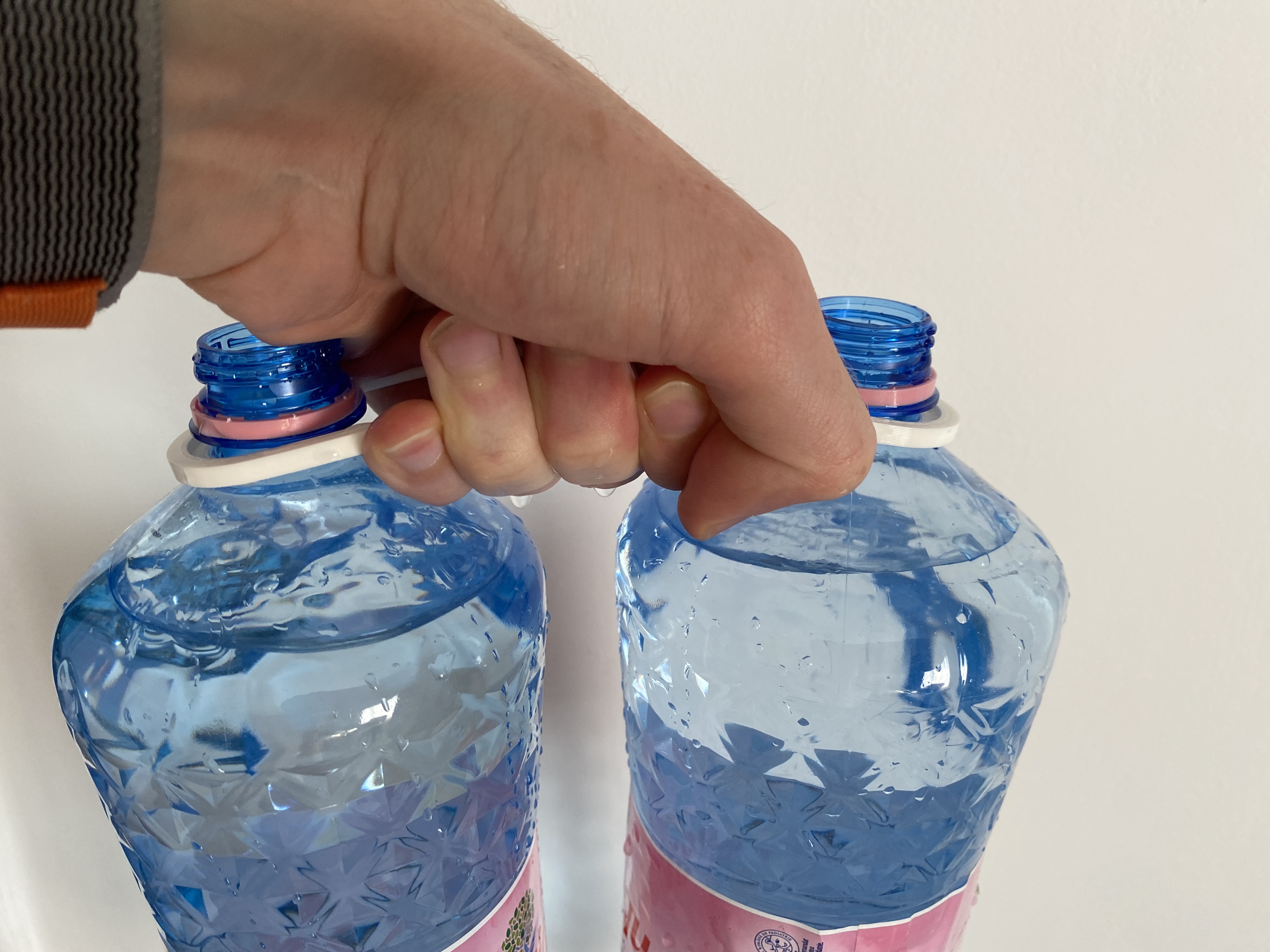Clamp-on 2x bottles gripper for short distance par UrbanCircles/ Peter ...