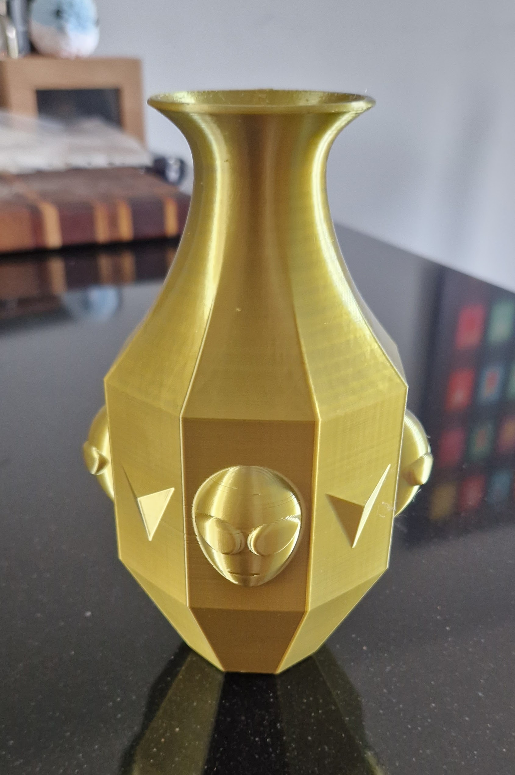 'Alien Artifact' Vase by PapaTheCat | Download free STL model ...