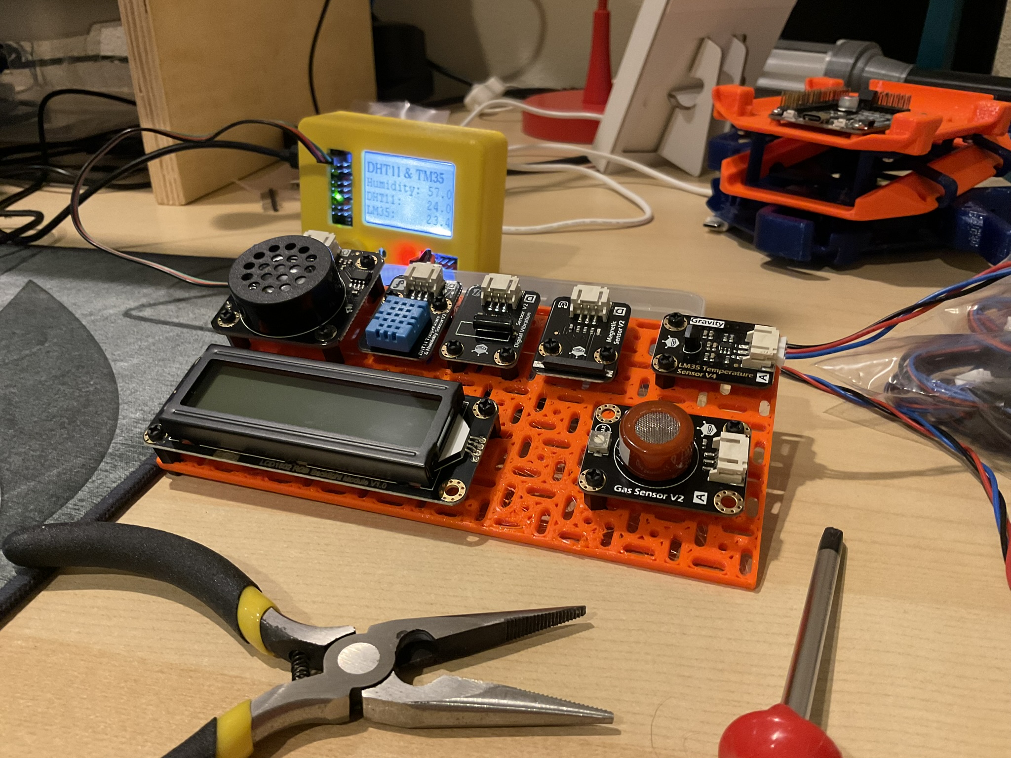 Mounting Grid for 0.1" Spaced PCBs by Darren | Download free STL model ...