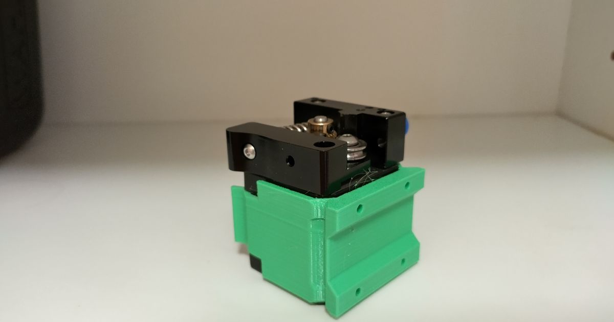 Snap-in NEMA17 motor clamp by 4 Dollar Fortune | Download free STL ...