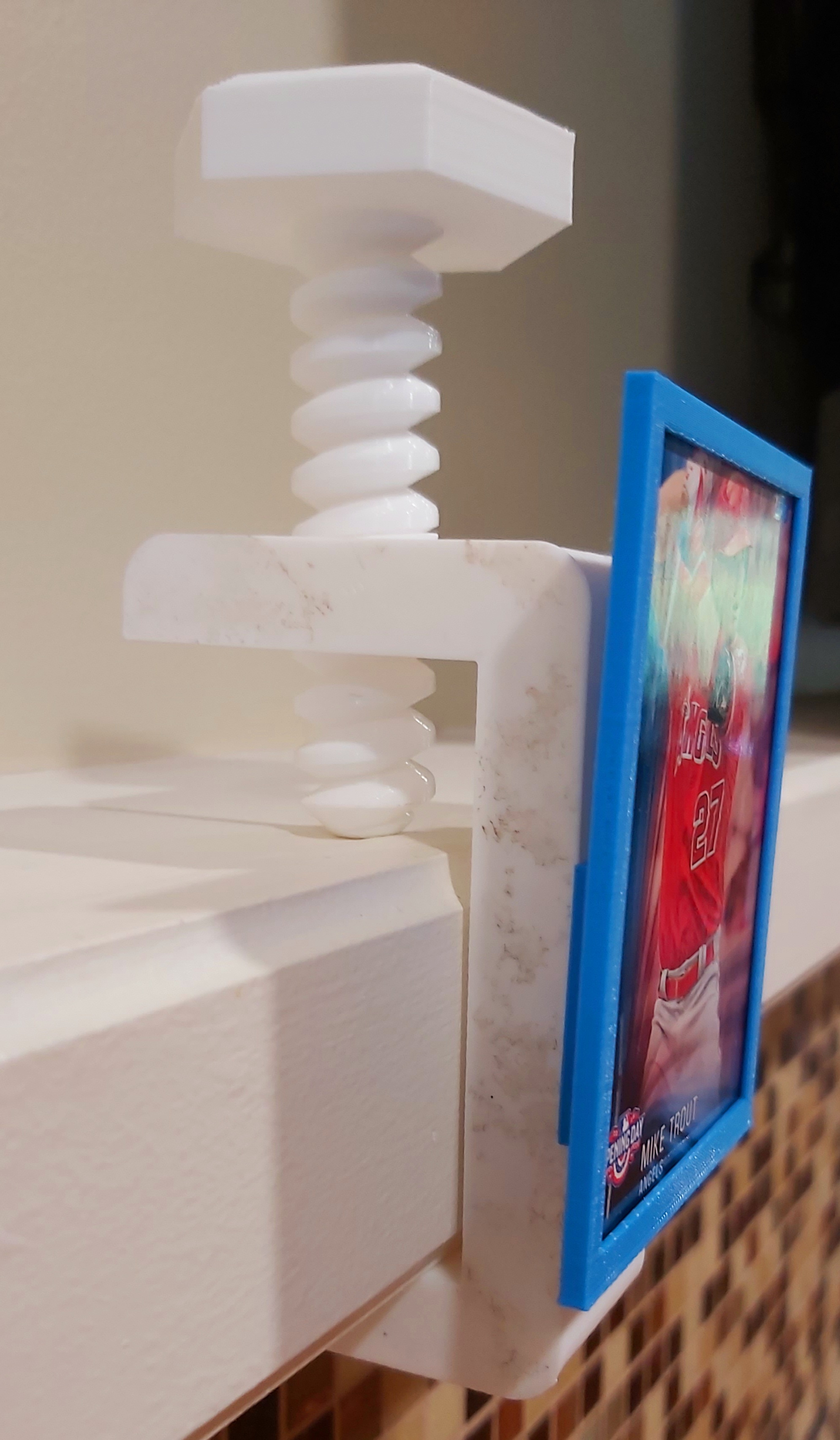 The Card Clamp (With customizable slot) by N0TBR3ND4 | Download free ...