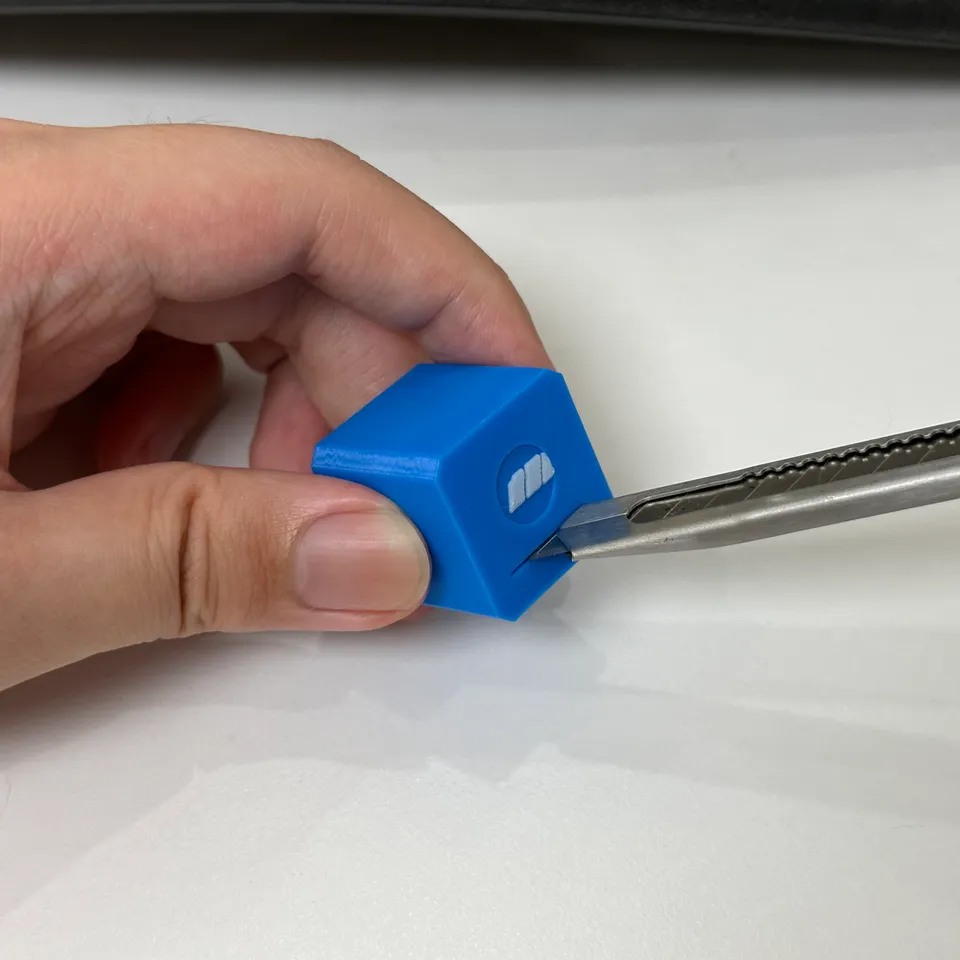 Disposable Snap-off Knife Blade Bin by vilicvane | Download free STL ...