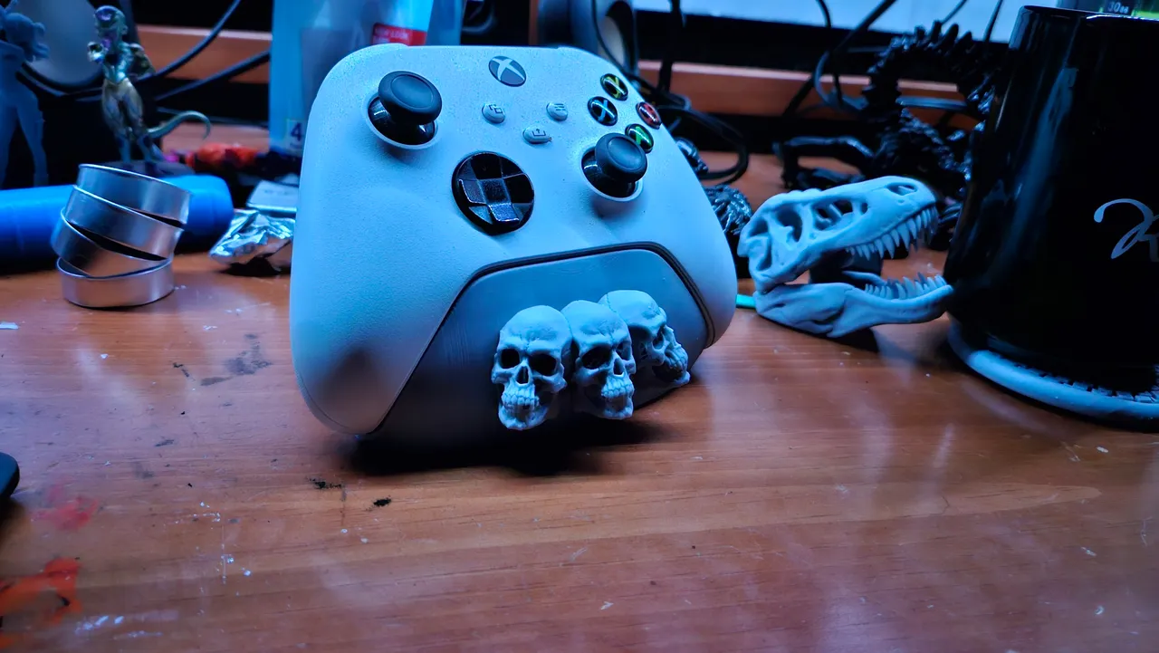 3 skulls xbox controller stand. por Donald Delatorre | Descargar modelo ...