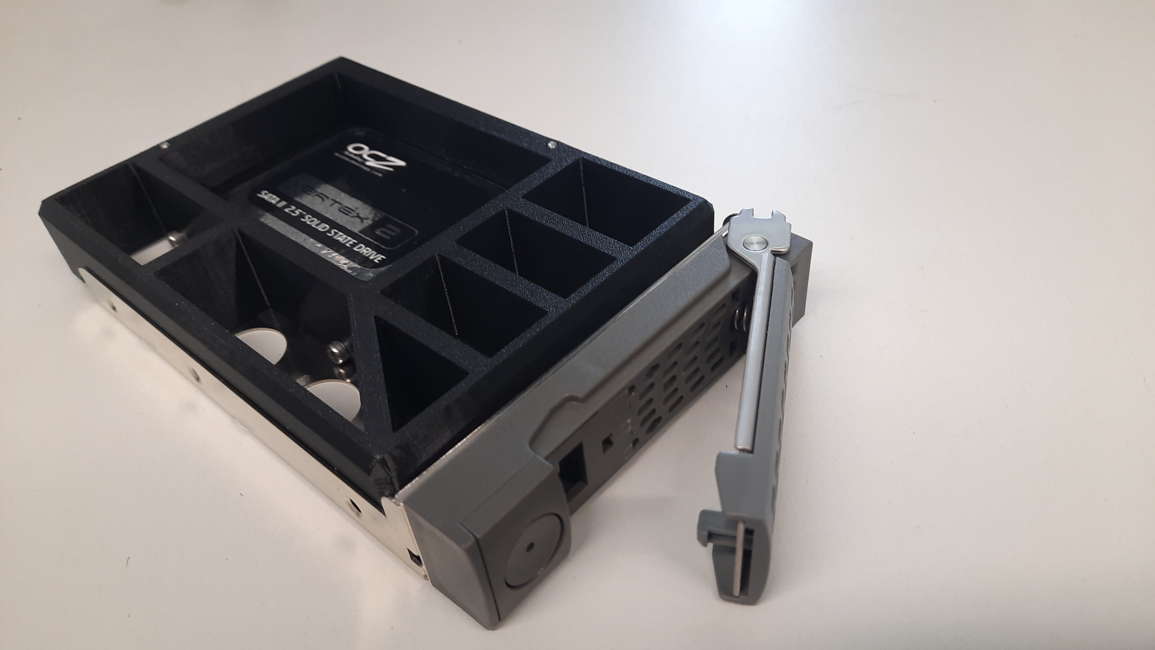 Universal 2.5" to 3.5" HDD / SSD Hot Swap Bay / Backplane Adapter by ...