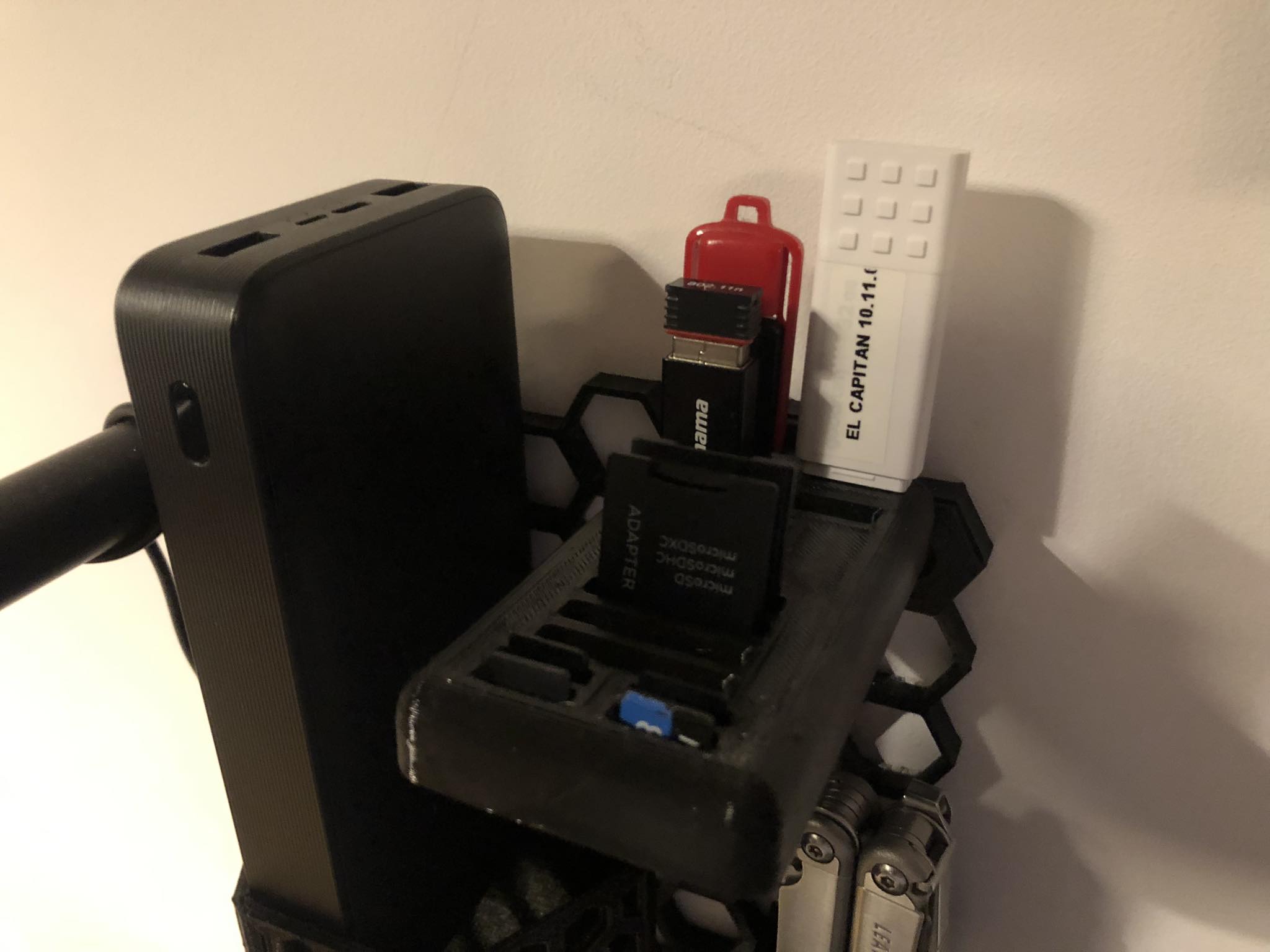 USB / SD-Card Holder for HSW by Miłosz Gorzula | Download free STL ...