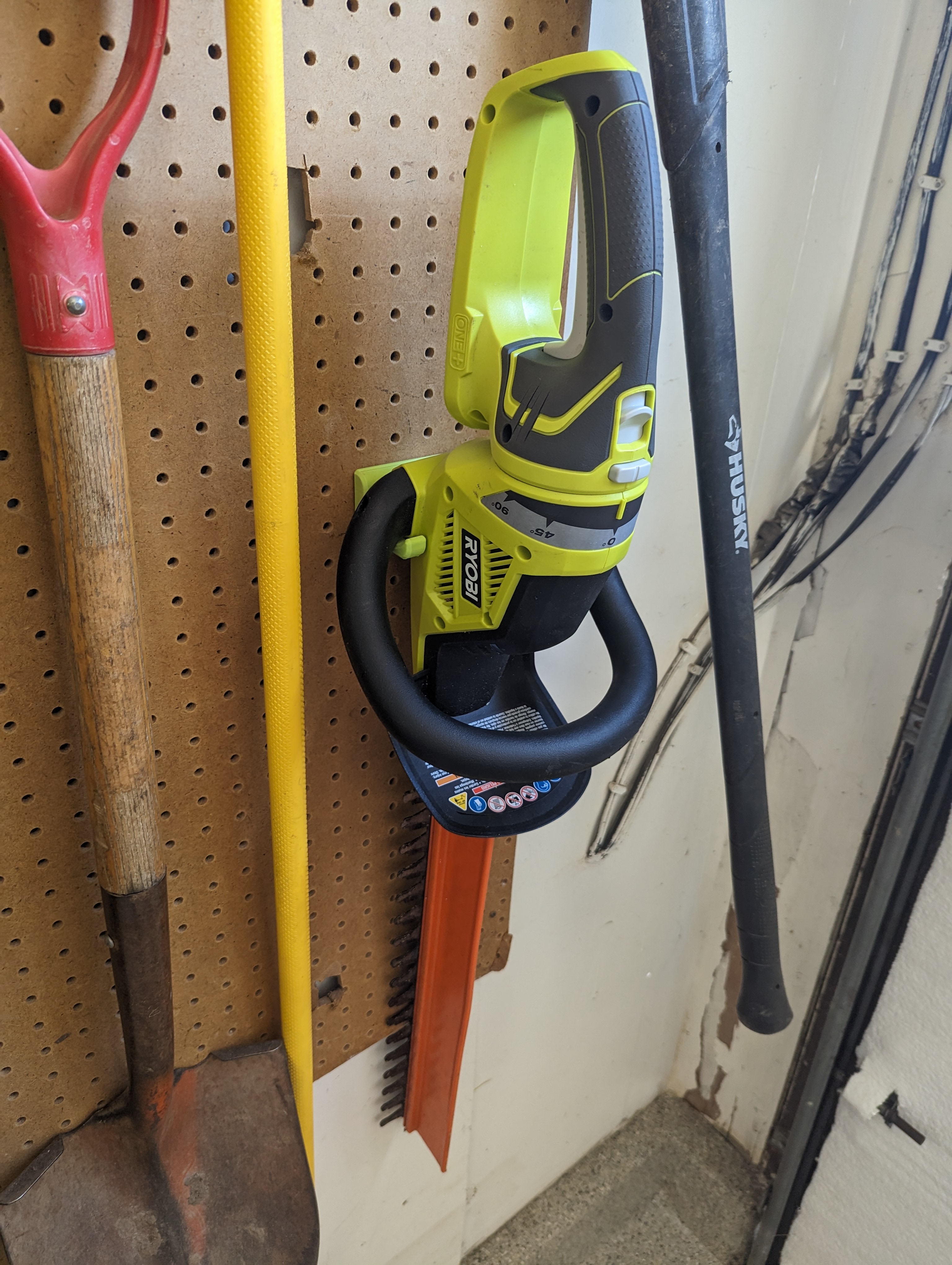 Ryobi Hedge Trimmer mount LABELED by Thibo-do-it | Download free STL ...