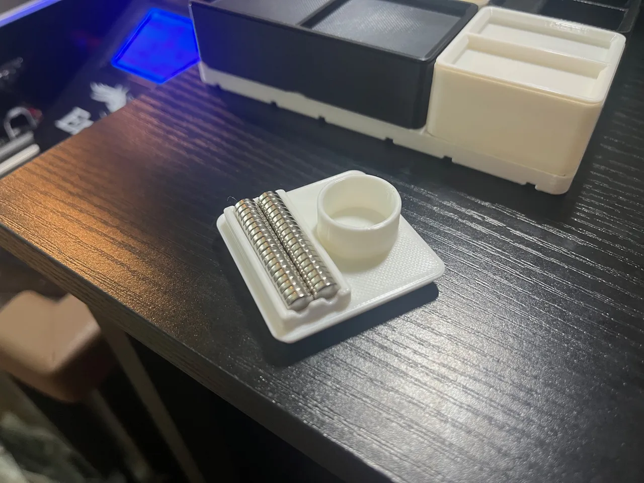 Gridfinity - Magnetic Despenser Stand by Xander | Download free STL ...