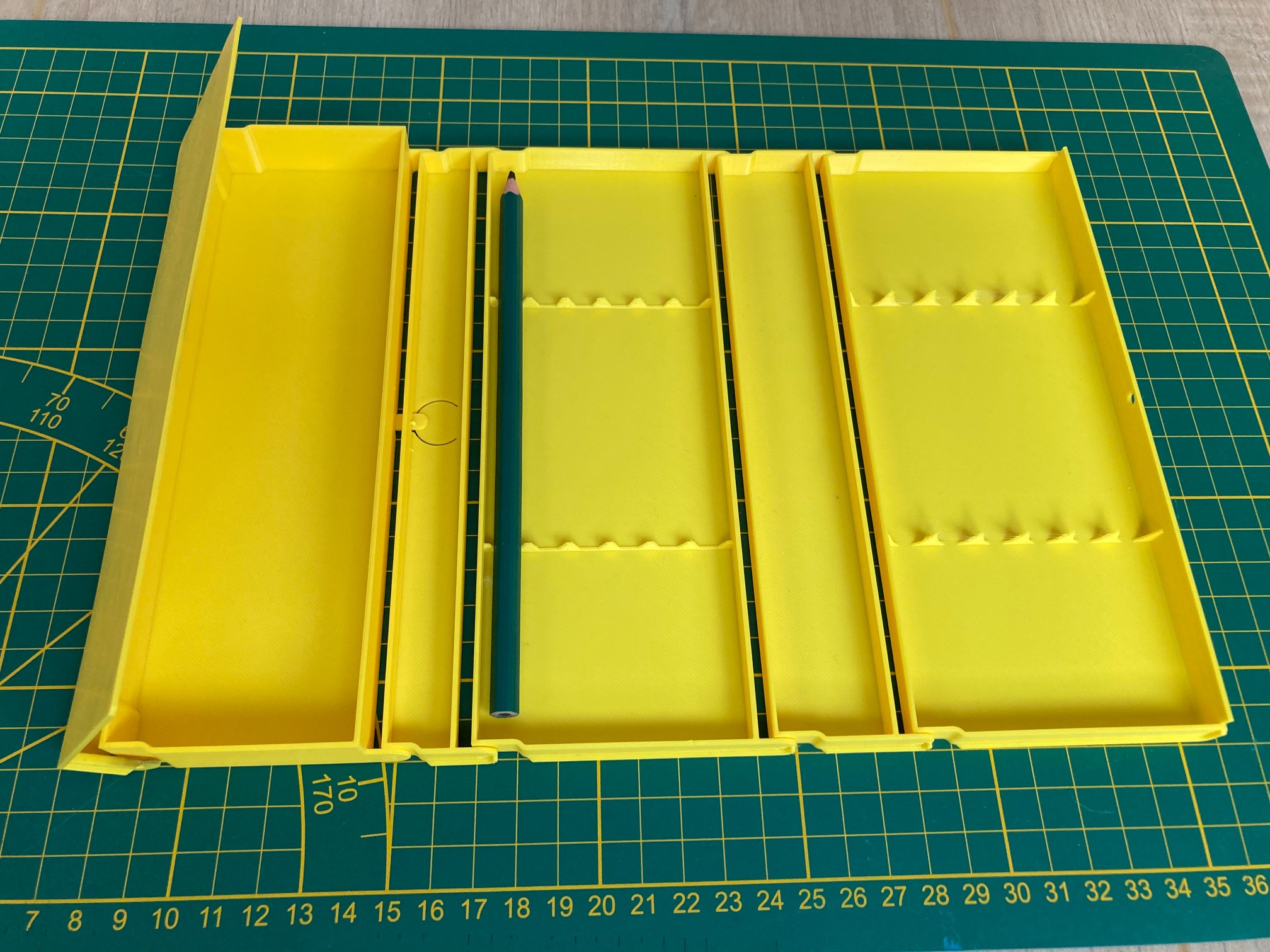 Chain Case (RolyKit inspired pencil box) by Hoppend | Download free STL ...