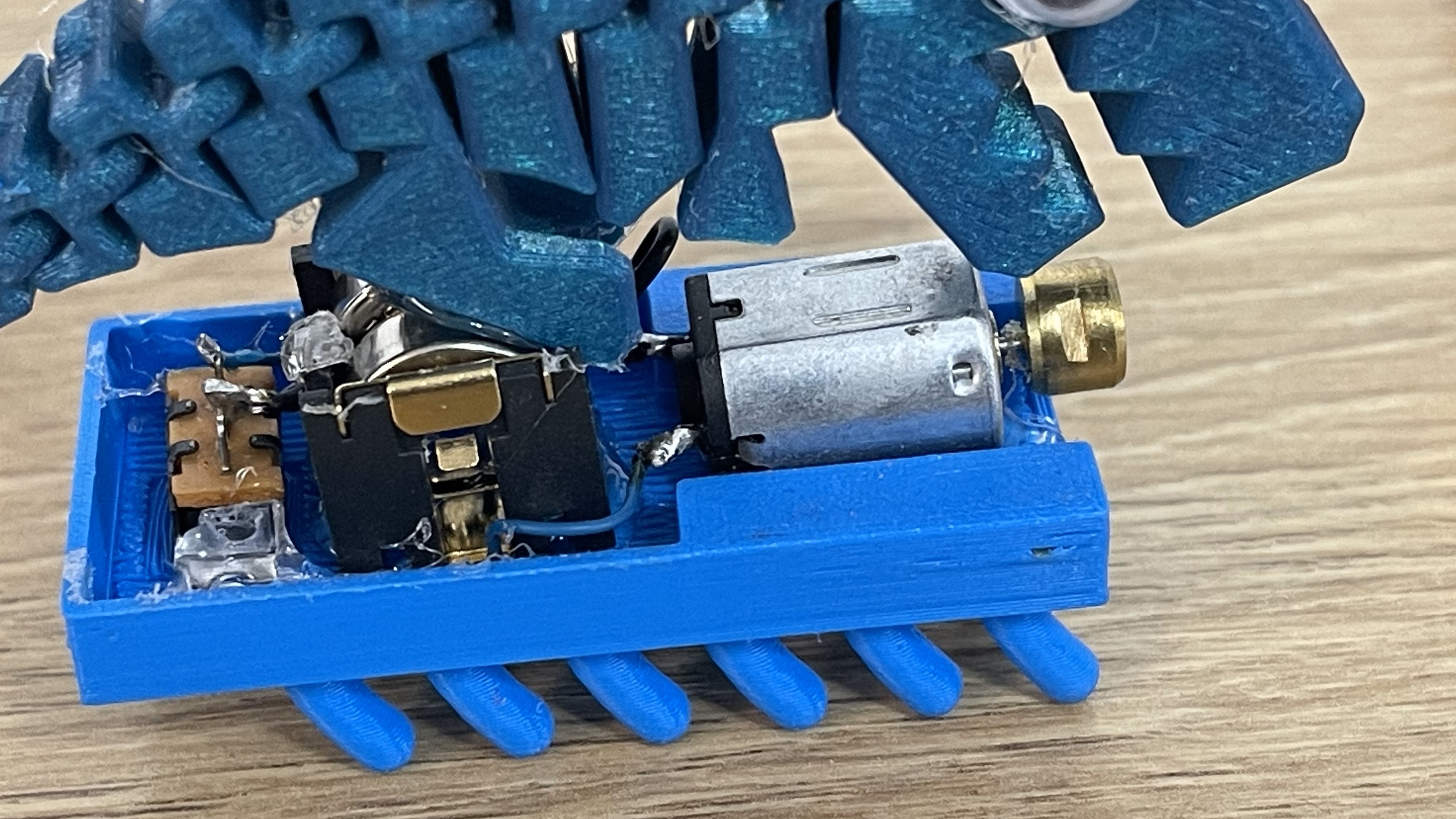 VibroBots (3D printed BristleBots) por stlDenise | Descargar modelo STL ...