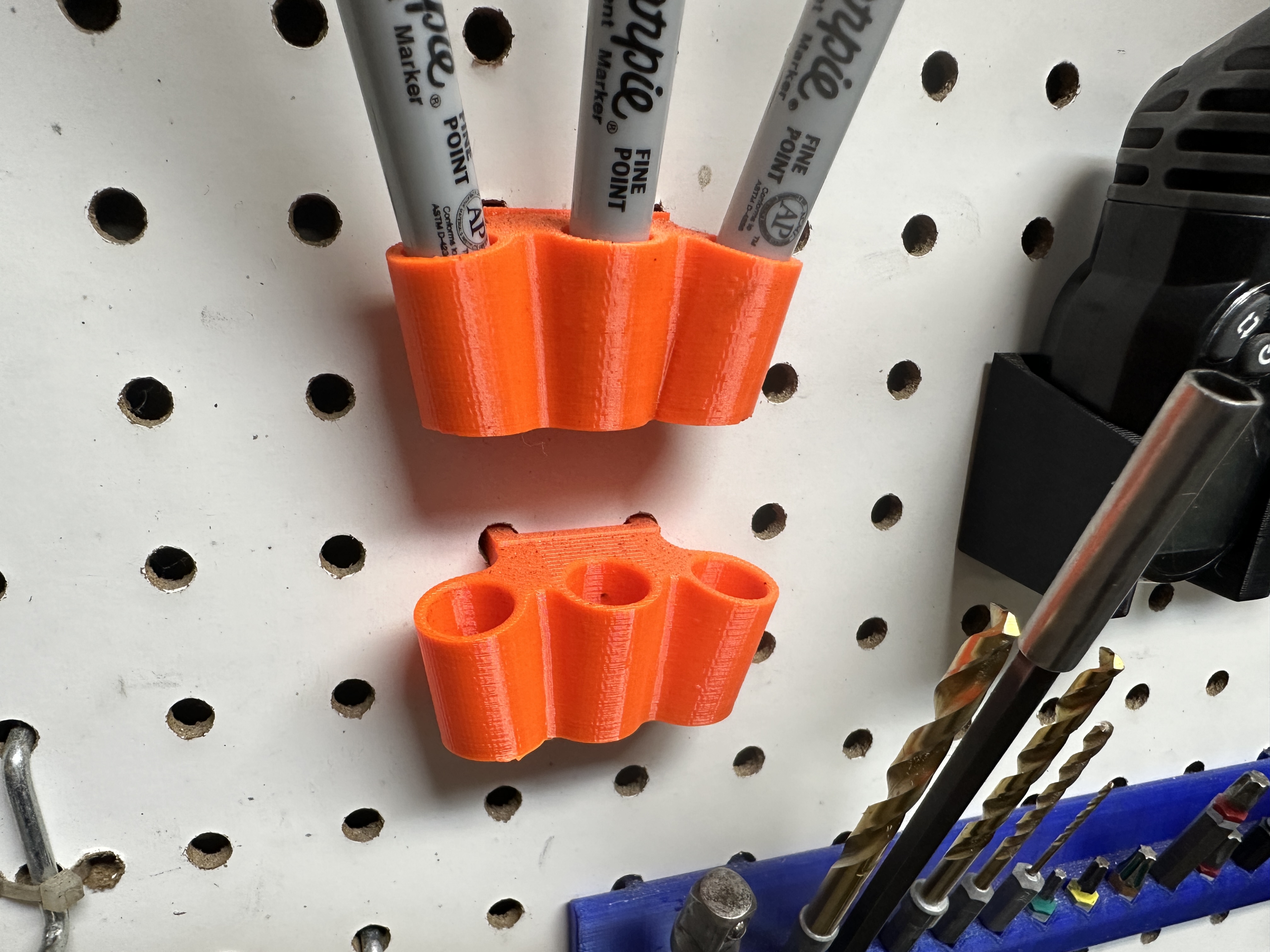 Pegboard holder for Sharpie pens by cmh | Download free STL model | Printables.com