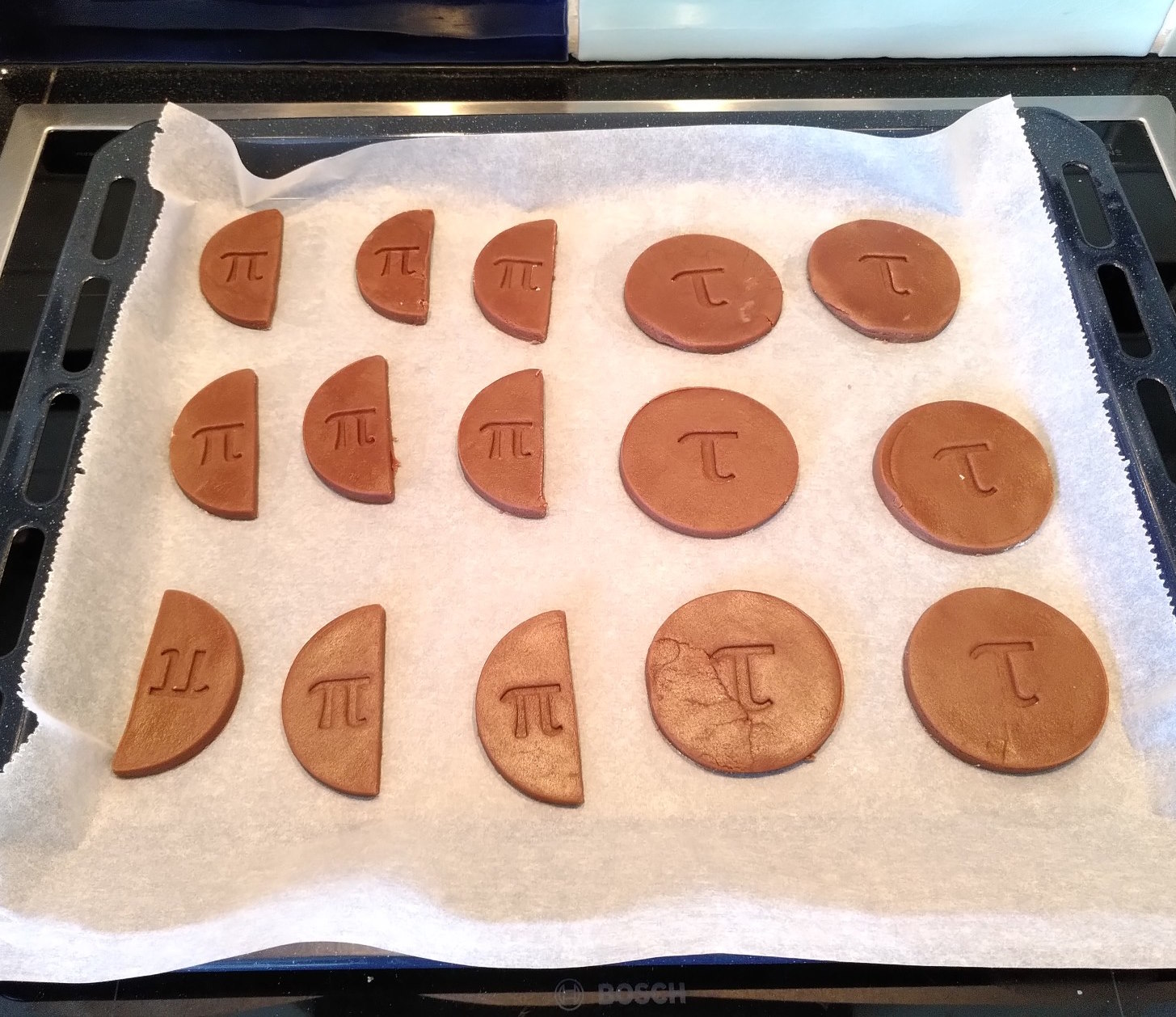 Pi and tau cookie cutters by Gilles buildmaster | Download free STL ...