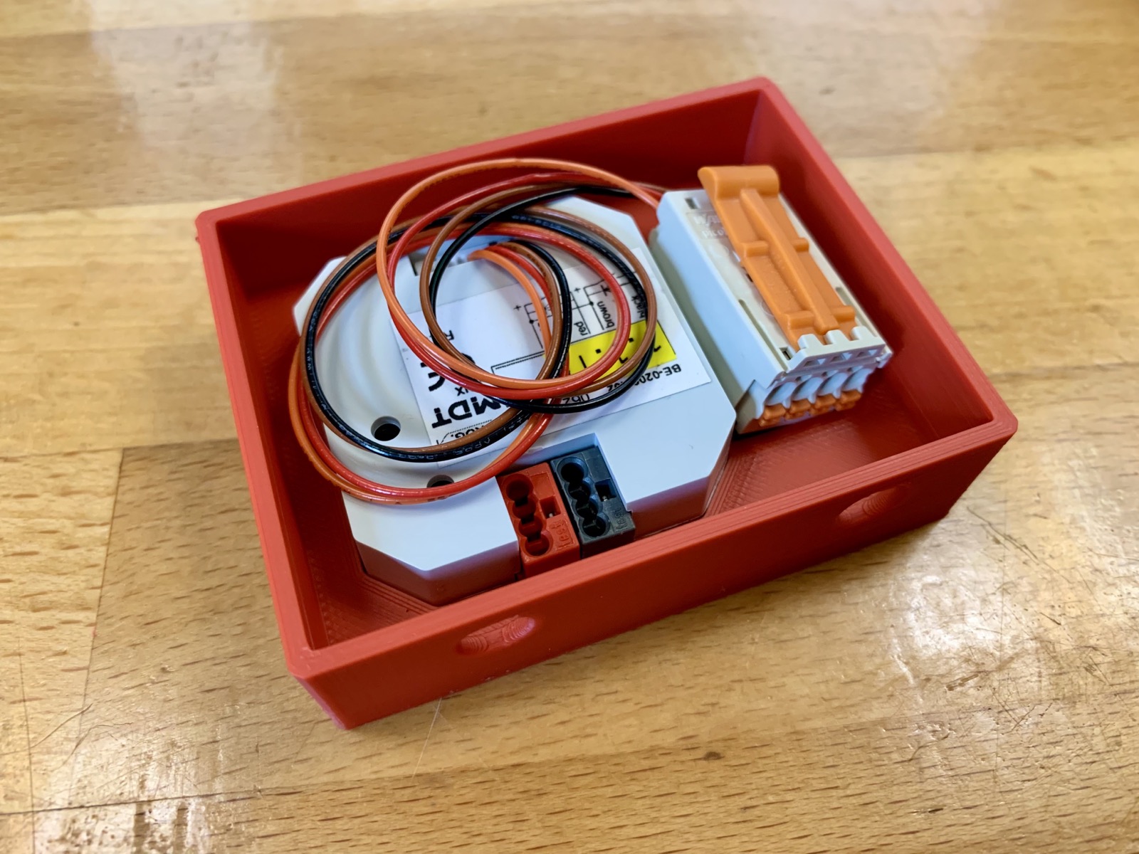 Compact box for MDT BE-02001.02 KNX binary input device connection on the field by fns720 ...