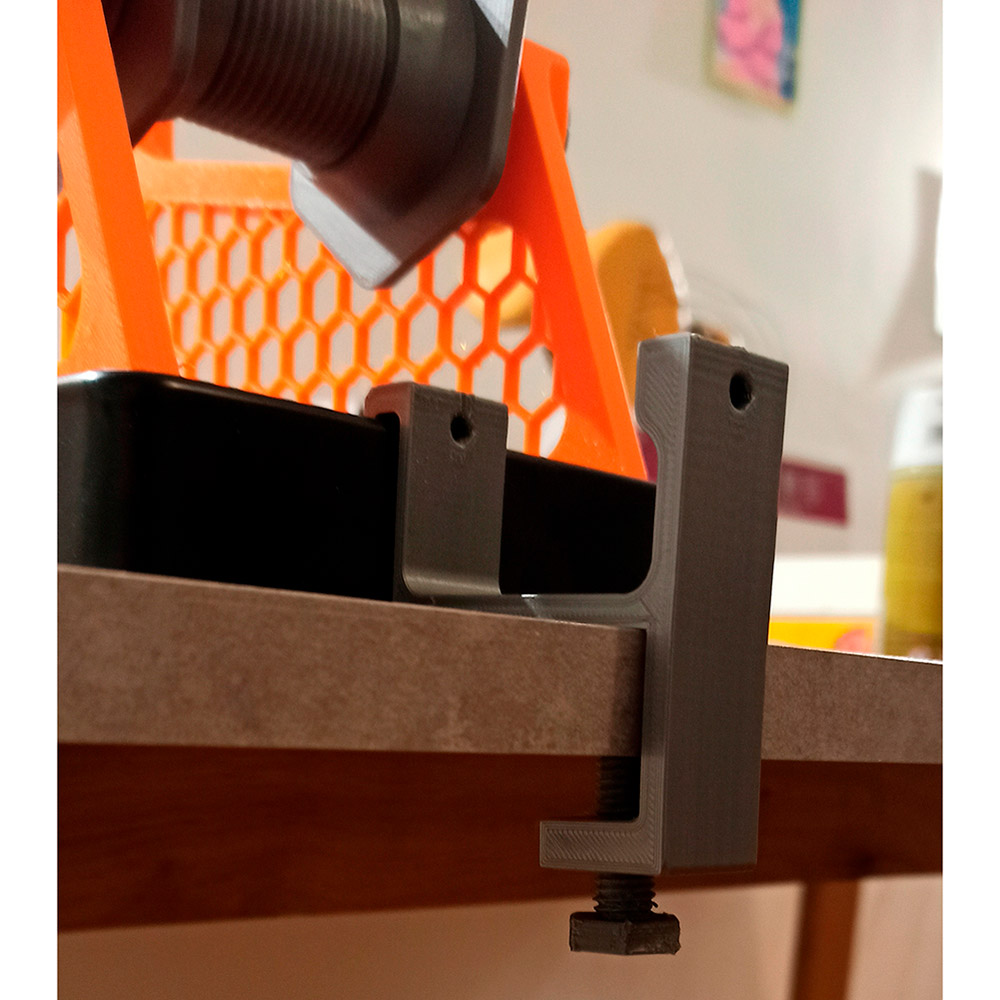New clip to secure the spool holder on the shelf by Rio31 | Download ...