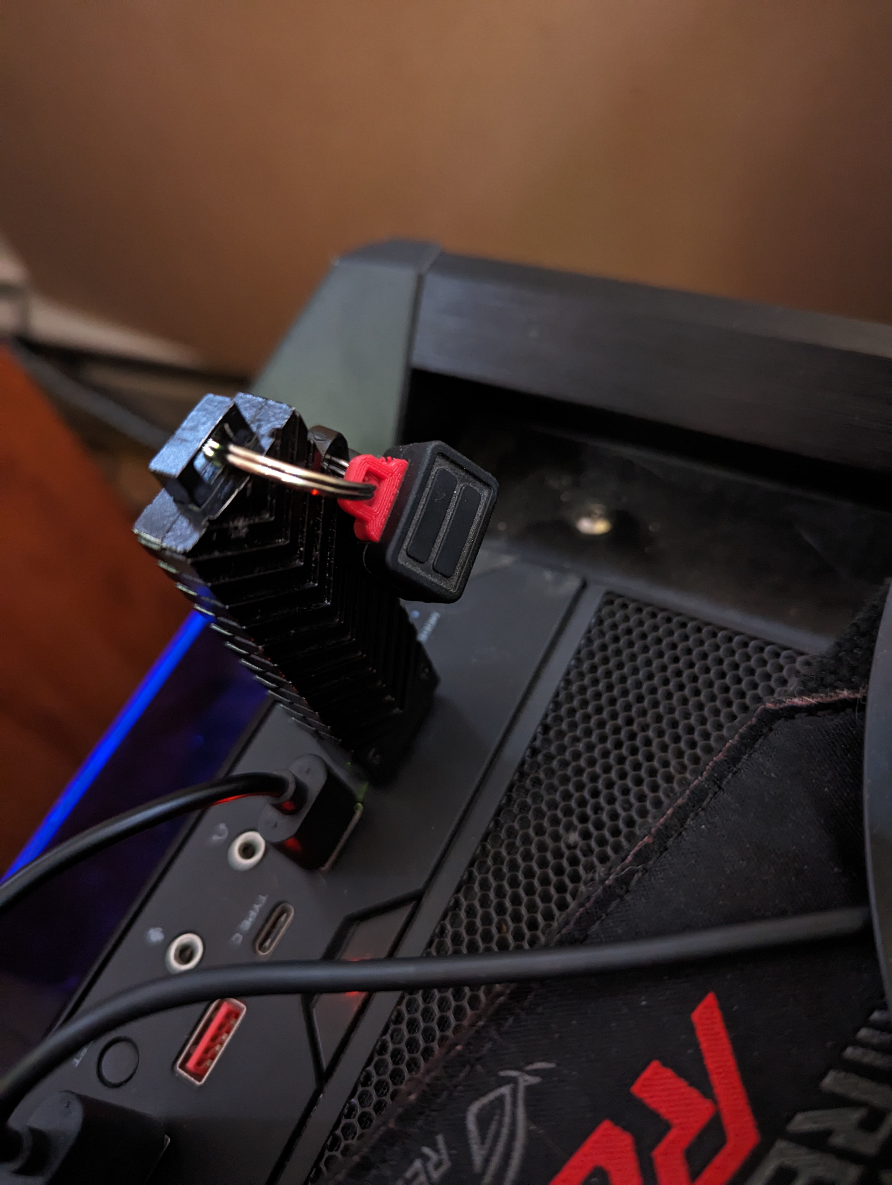 USB Cap Holder for Key Rings by WeekdayWeekend | Download free STL ...