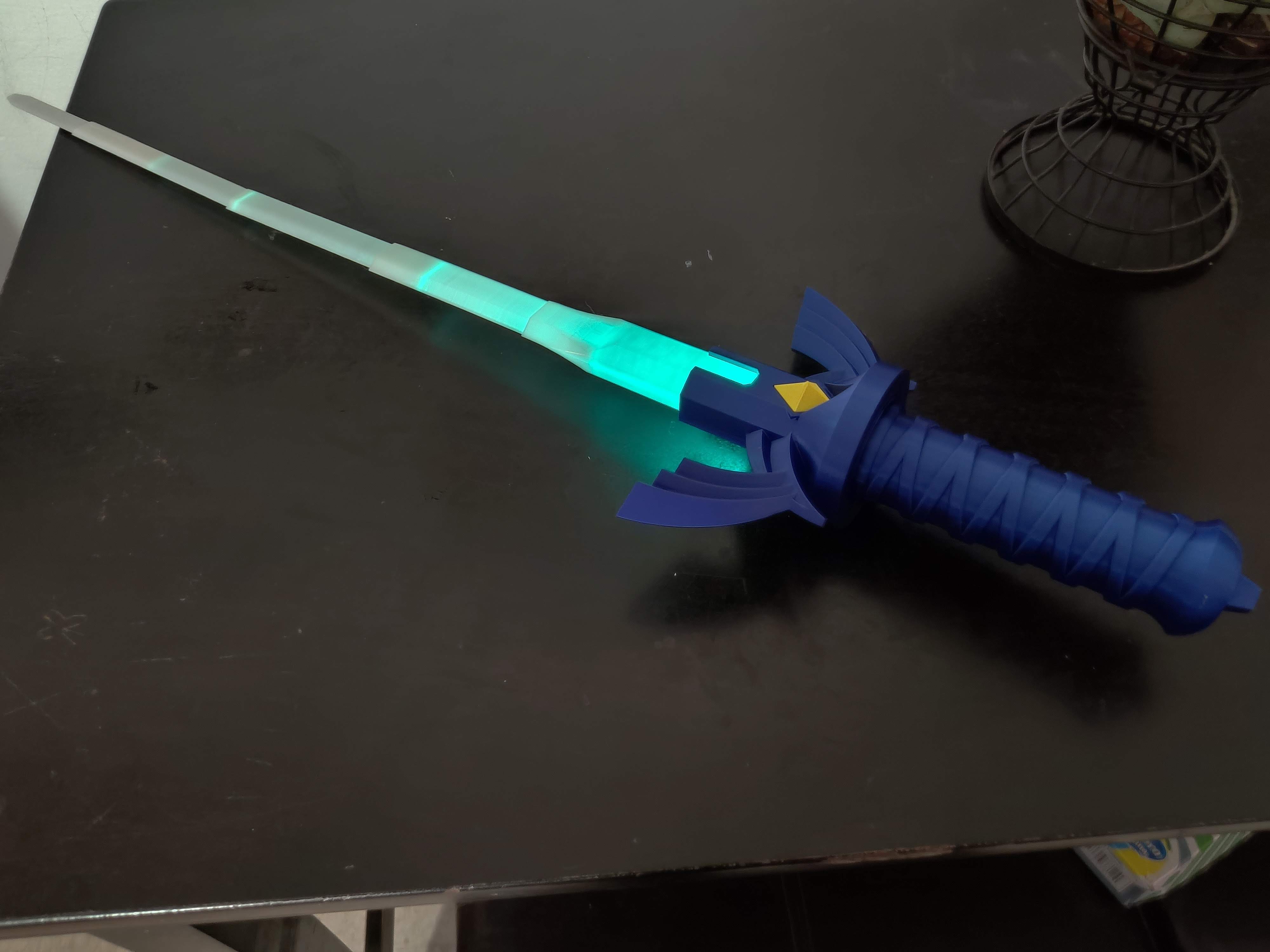 Collapsible Master Sword por Dsk001 | Tienda de Printables