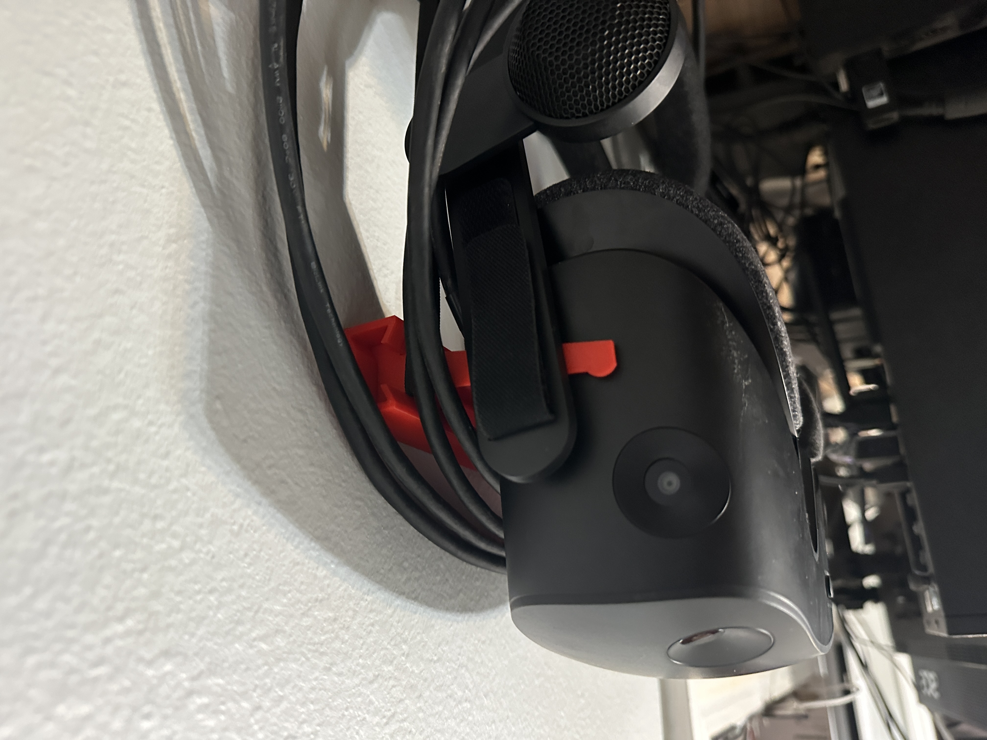 VR Headset Wall Mount by JTheAce | Download free STL model | Printables.com