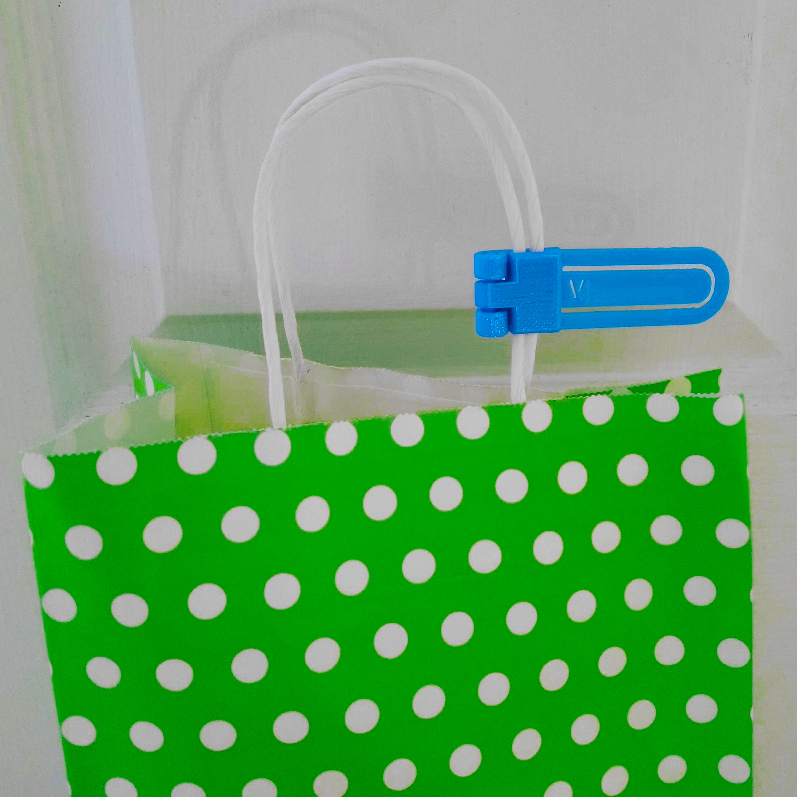 Gift Bag Clip with Name Tag Bookmark by BadKarbon | Download free STL ...