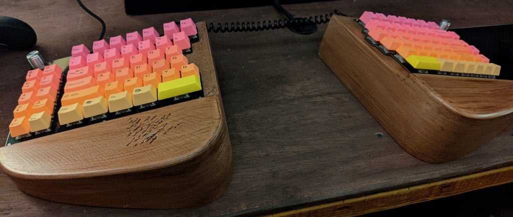 Keeb.io Sinc Split Tented Case by Chance | Download free STL model ...