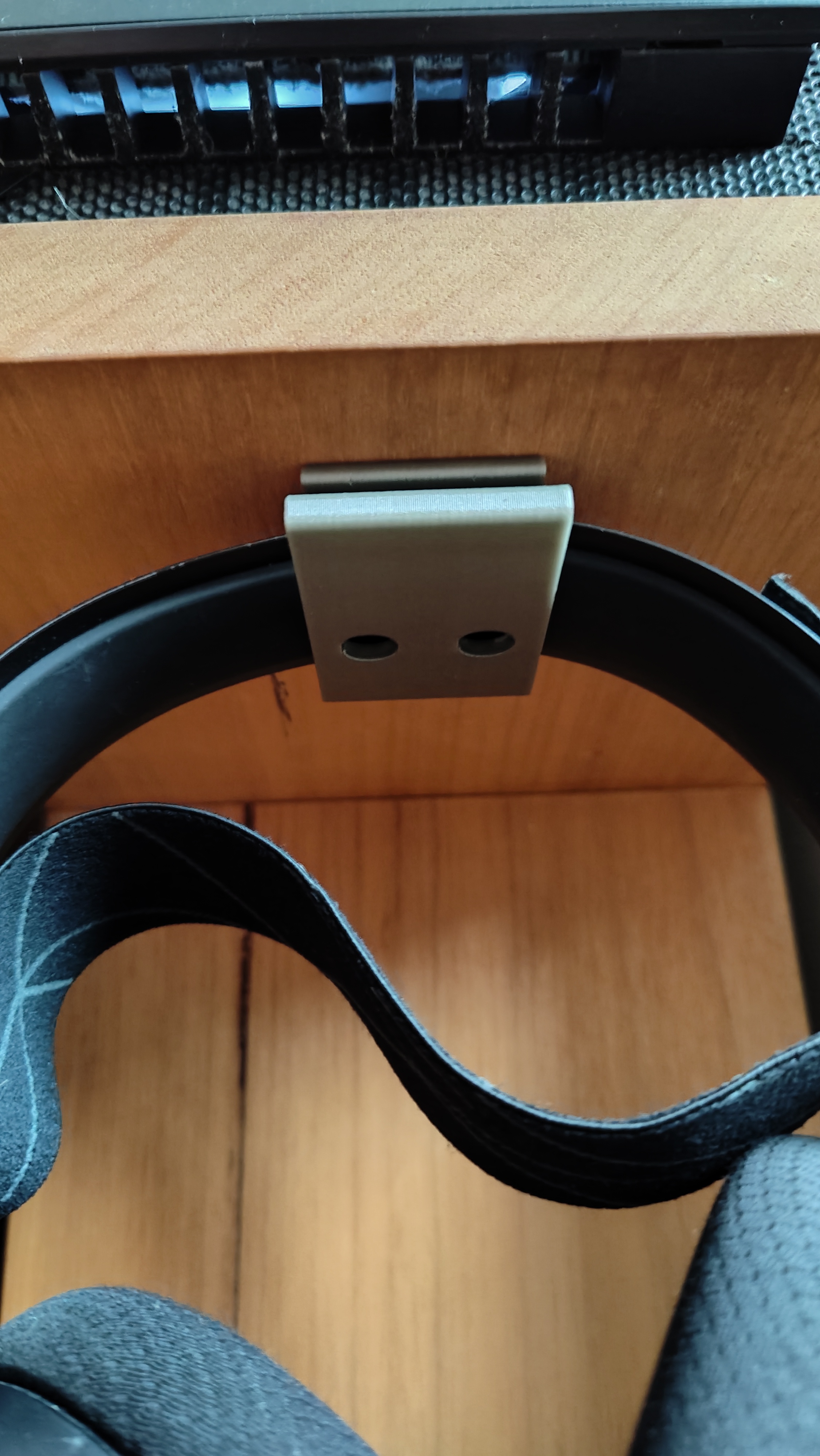 Simple Low Profile Headphone Hanger Hook by Lord Radford | Download ...
