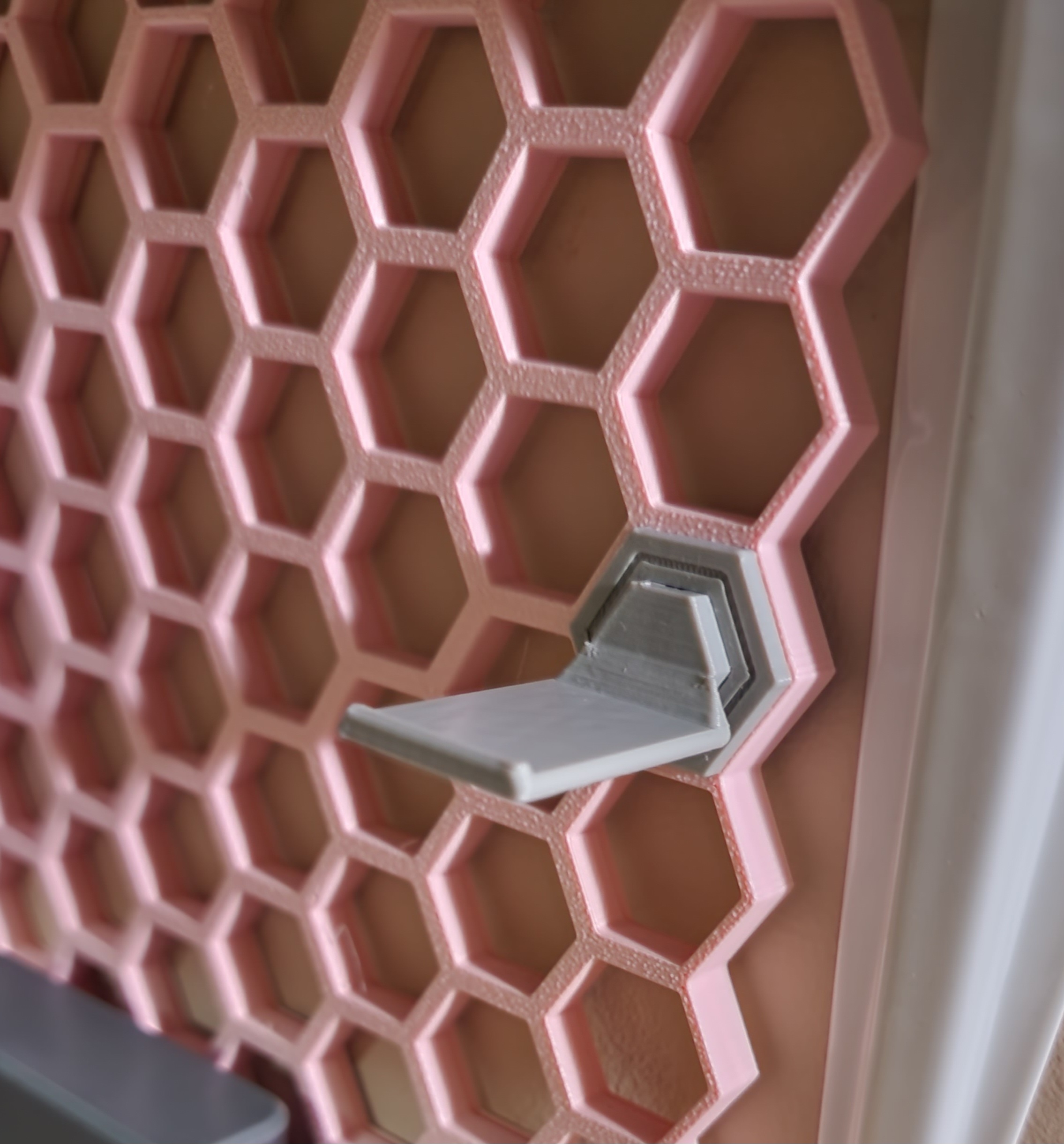HSW magnetizer/demagnetizer holder (honeycomb wall) by forsaken_candy | Download free STL model ...