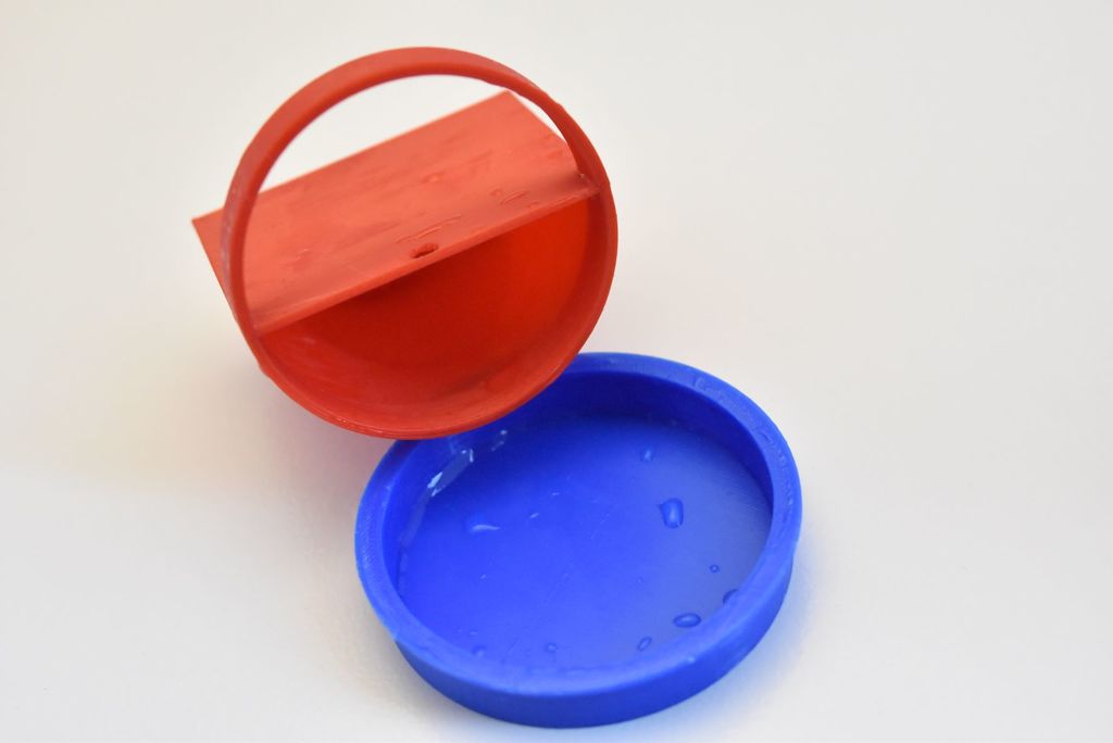 Gravity waterer for gecko bowls by Isithrand | Download free STL model ...
