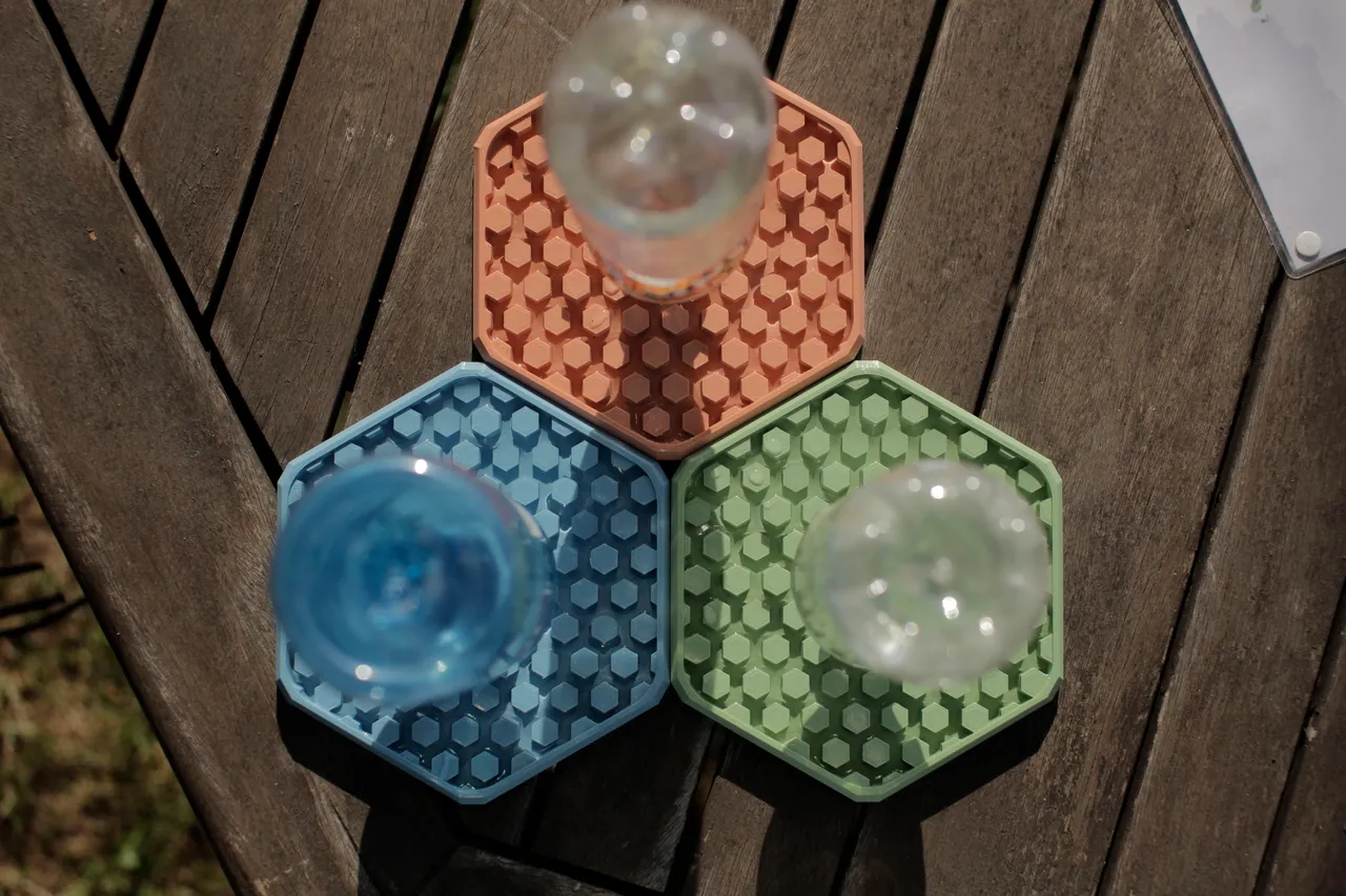 Hexagonal Bee Feeder by maxymax | Download free STL model | Printables.com