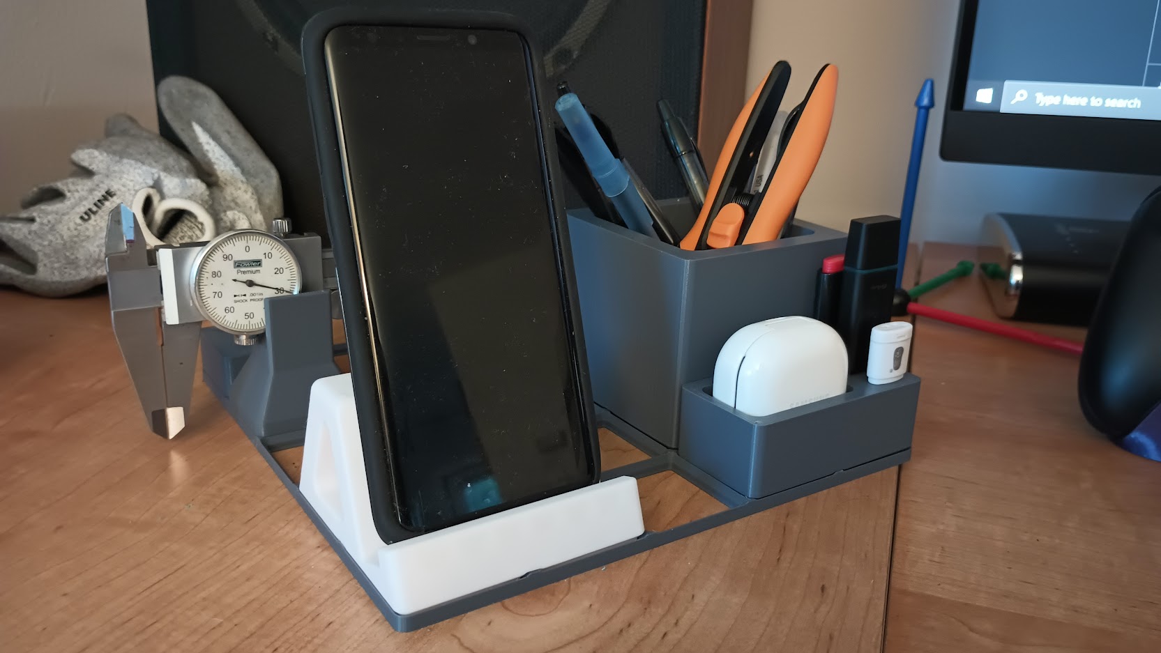 Simple Phone Stand for Gridfinity 2x2 by hamsamsquanch | Download free ...