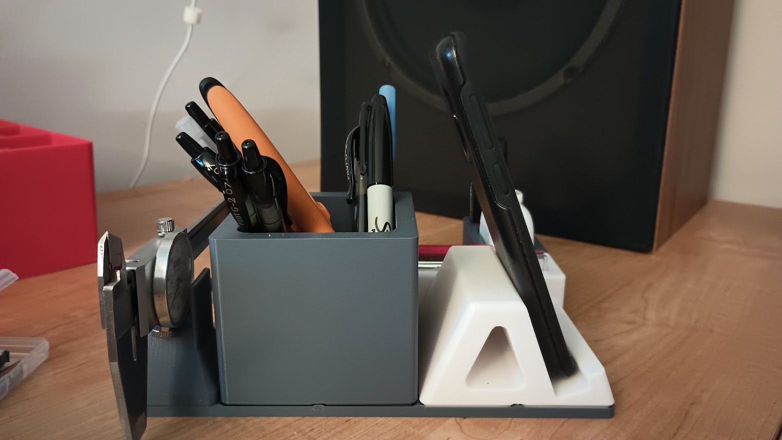 Simple Phone Stand for Gridfinity 2x2 by hamsamsquanch | Download free ...