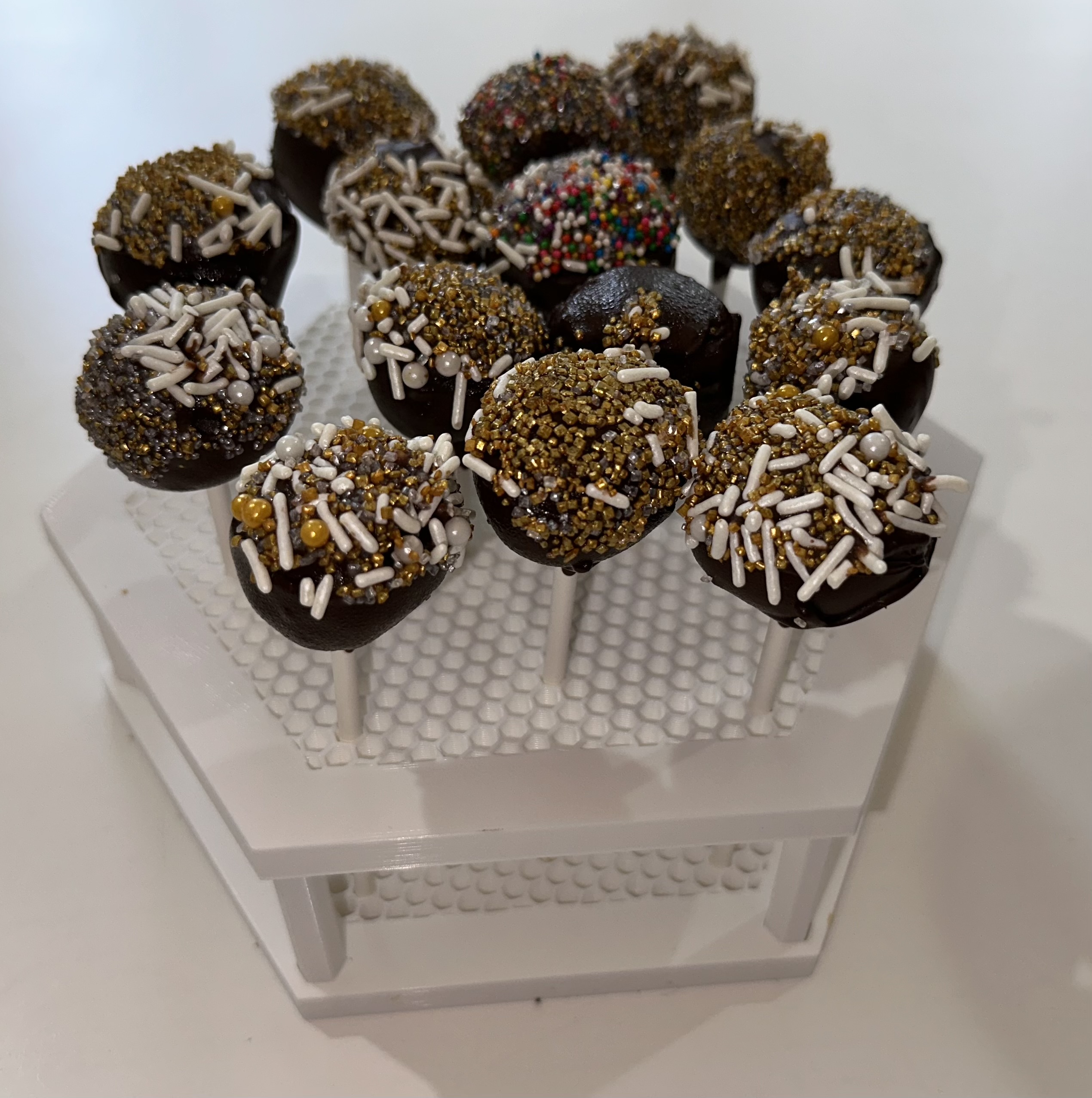 Honeycomb Cake Pop Stand by wedgeworks | Download free STL model ...