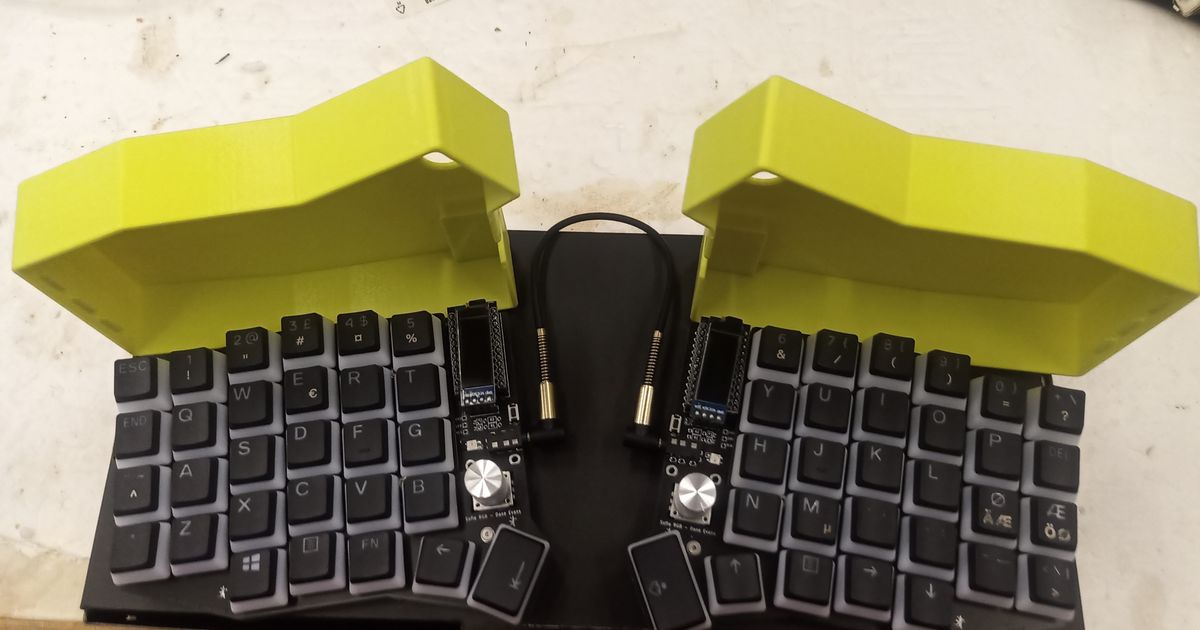 Decksaver / case for Sofle (RGB) split keyboard by Rambo | Download ...