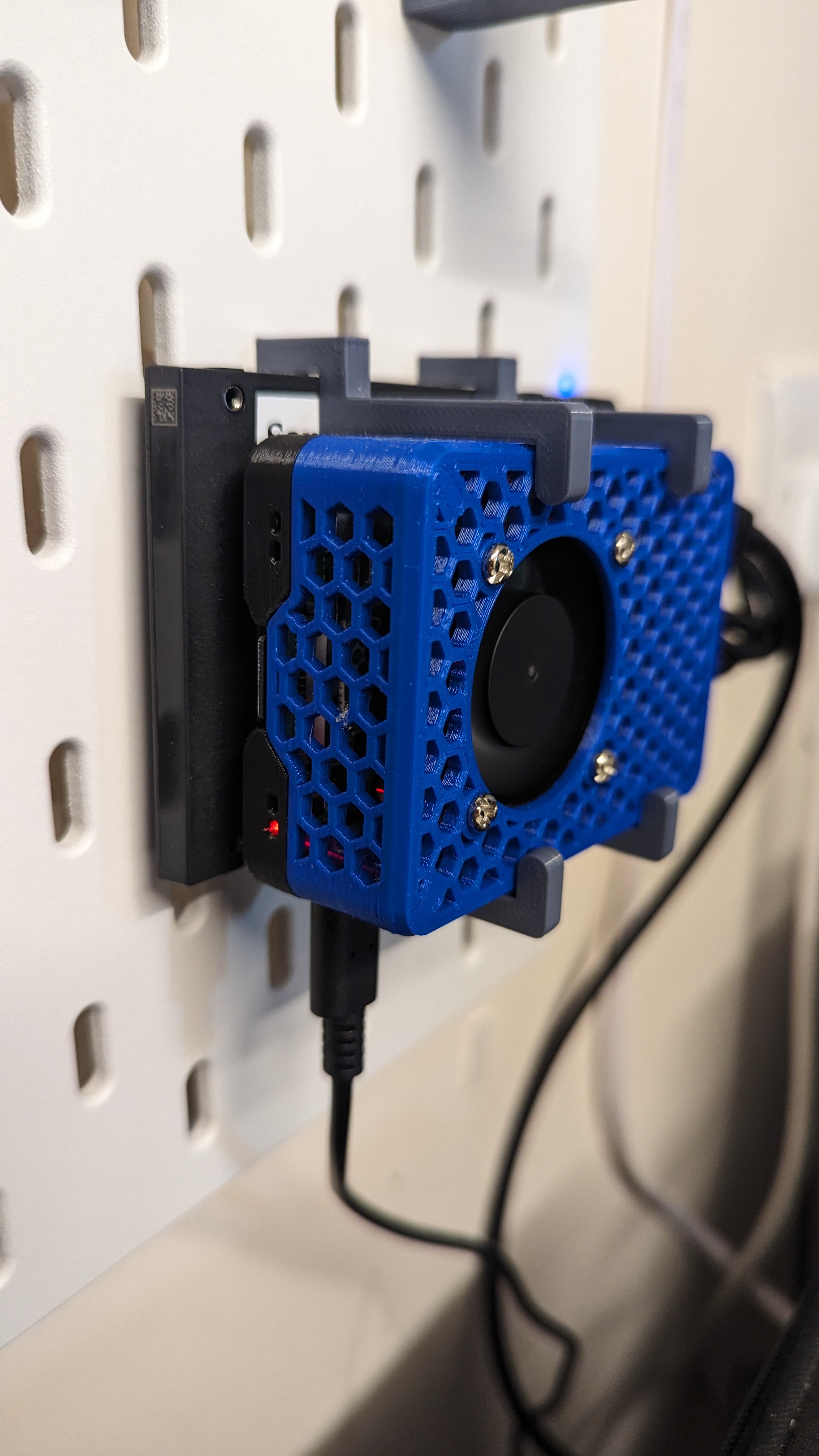 Skadis mount for Malolo case (with 40mm fan) and 2.5" SSD by Speakoid ...