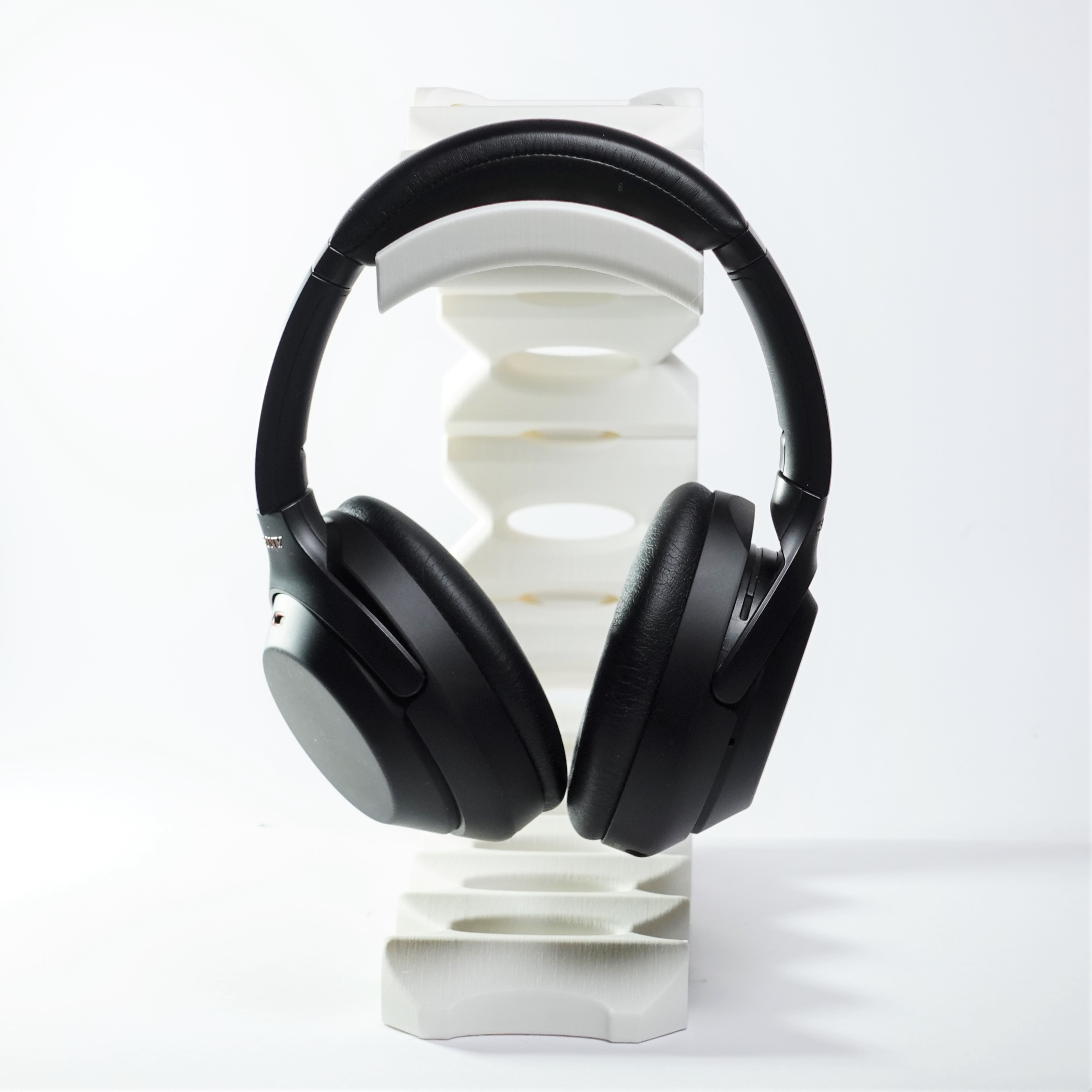 678 Vertebranium Headphone Stand by Clockspring | Printables Store