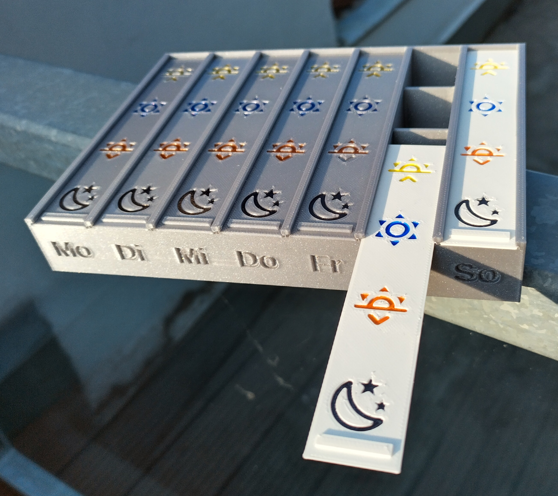 Customizable (Multi-) Day Pillbox by niels | Download free STL model ...