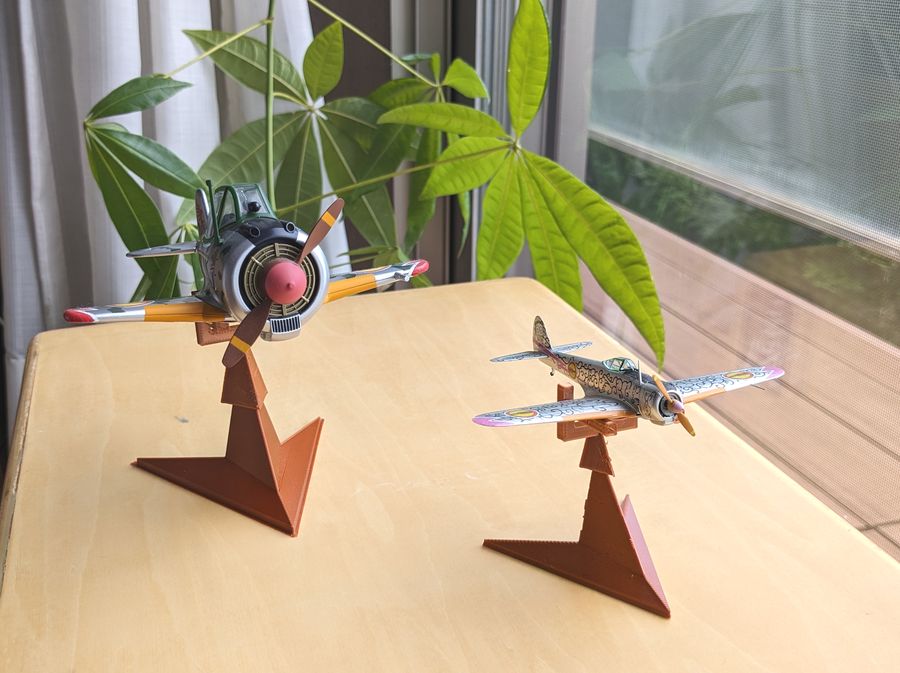 Triangular Pyramid Model Aircraft Stand by Kuni | Download free STL ...