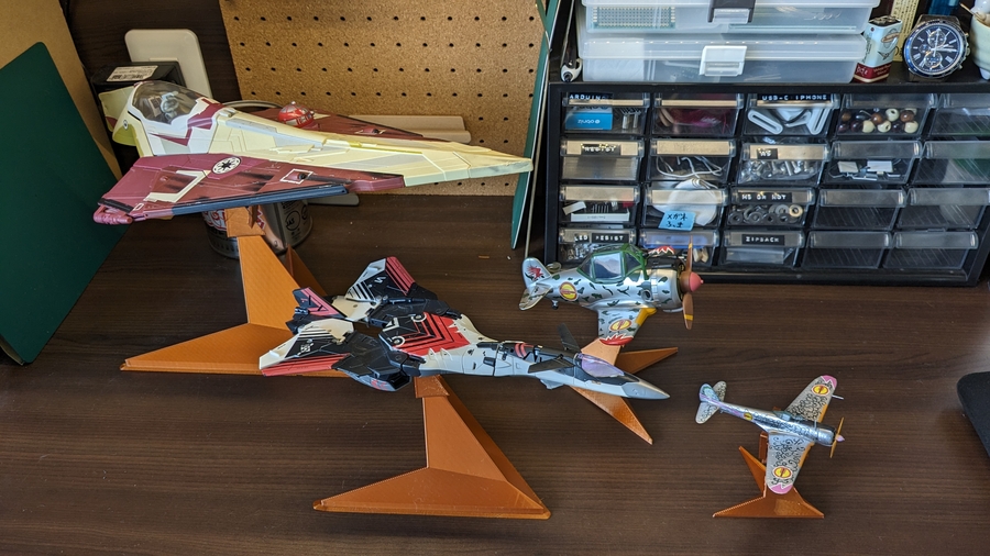 Triangular Pyramid Model Aircraft Stand by Kuni | Download free STL ...