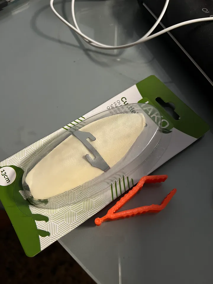 Cuttlebone Holder for Bird Cages by paururo | Download free STL model ...