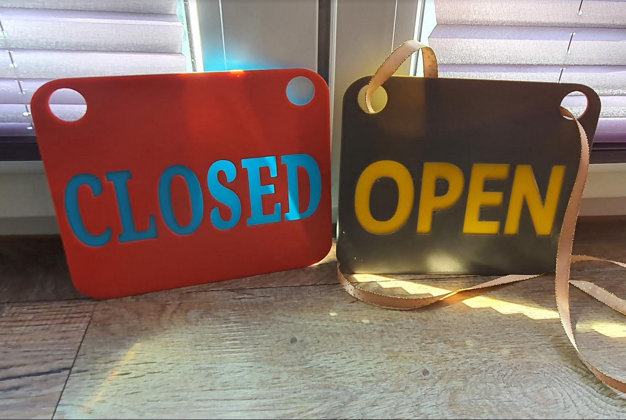 Open and Closed Sign + Geöffnet und Geschlossen - Schild by DerDrucker ...