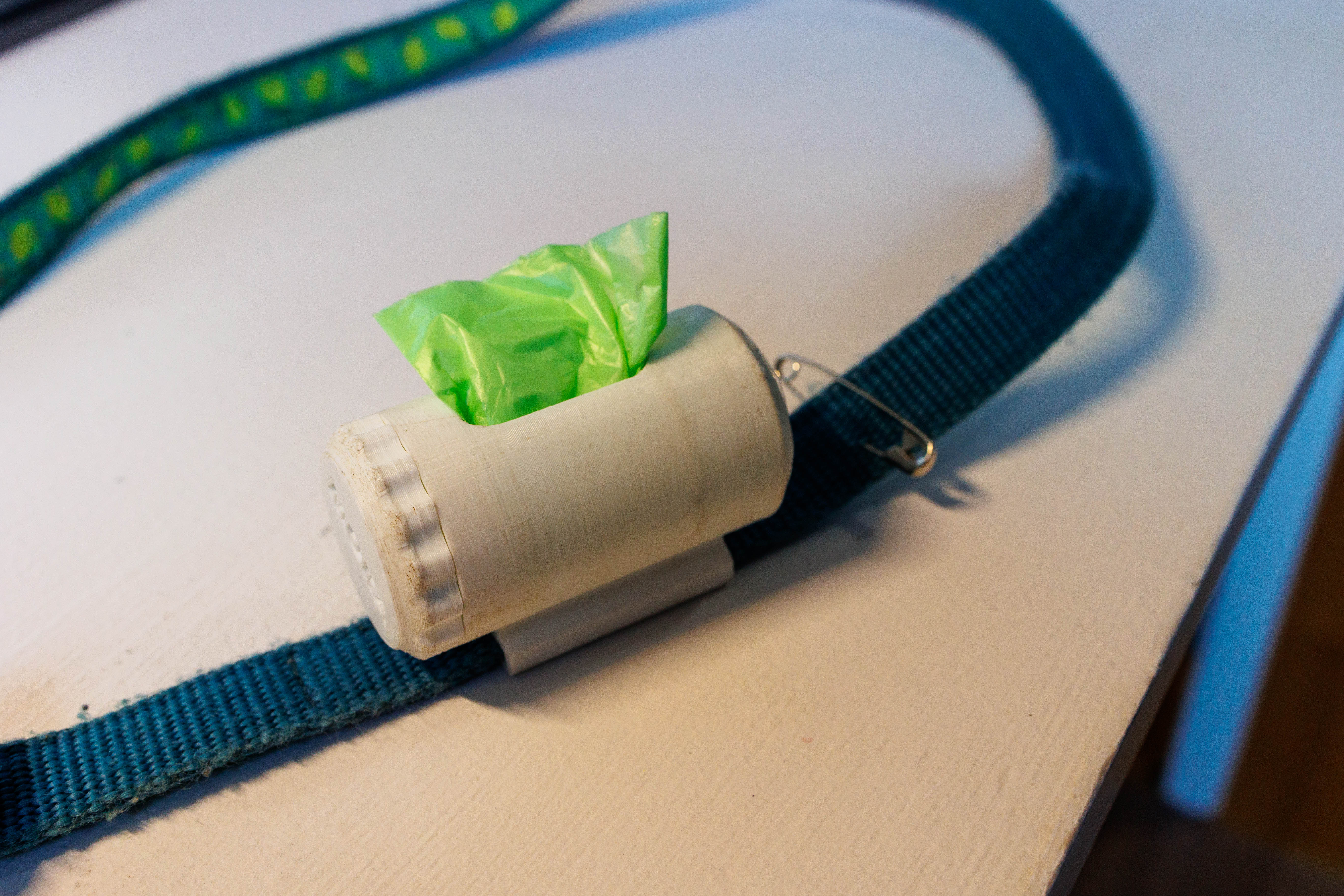 Dog Poop Bag Holder V5 by Popcorn | Download free STL model ...