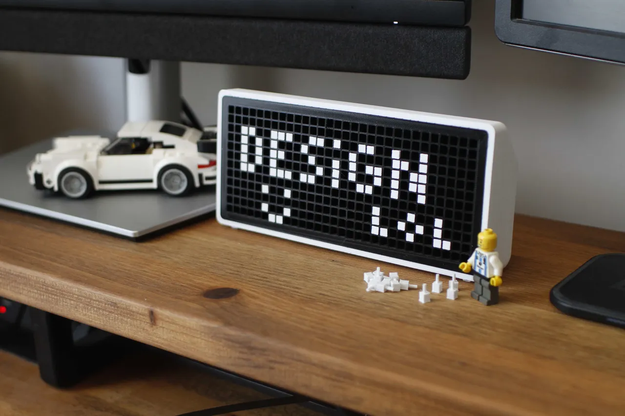 Unique customizable pixel box on desk v.1 by PrintedGuy | Download free ...