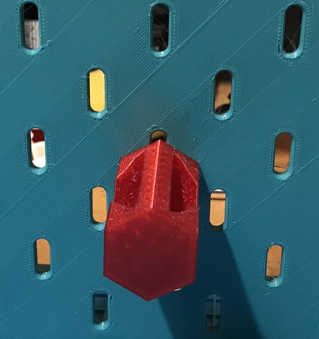 Skadis Hex Round Scraper Holder by te.3D | Download free STL model ...